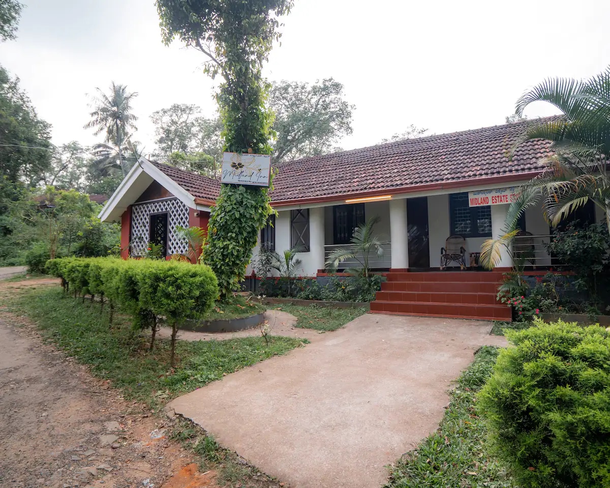 Mocha Latte Midland Inn by GRHA 𝗕𝗢𝗢𝗞 Coorg Farm House