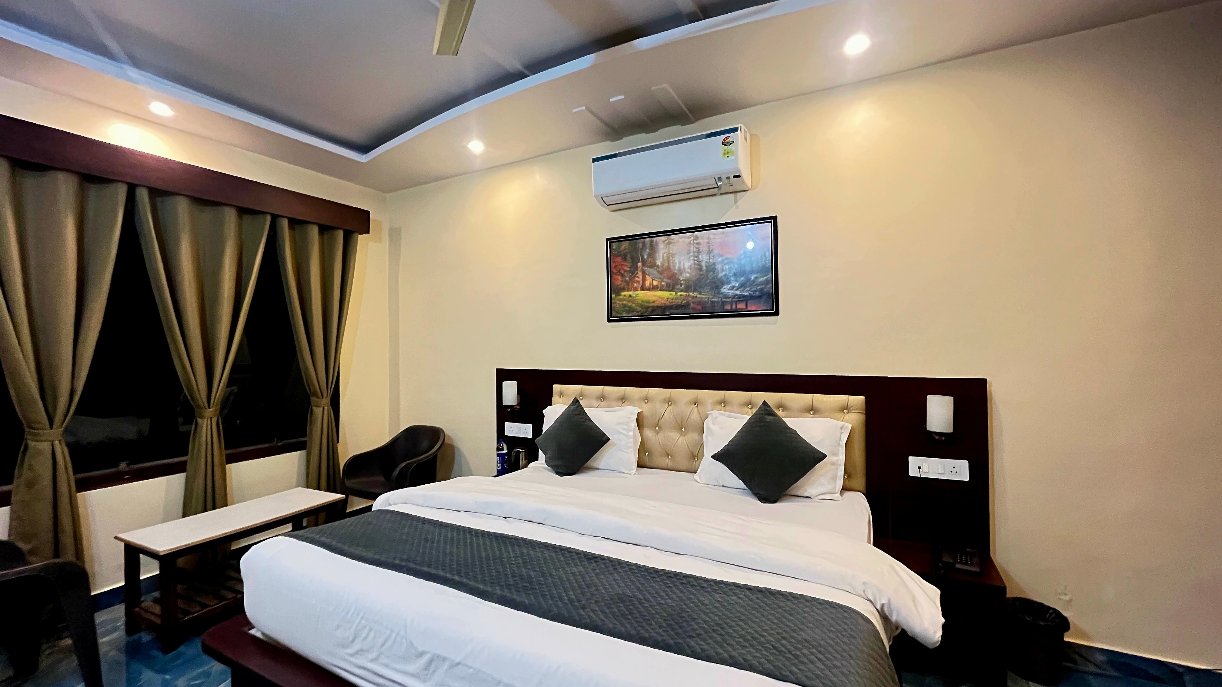 The mount valley 𝗕𝗢𝗢𝗞 Kathgodam Hotel