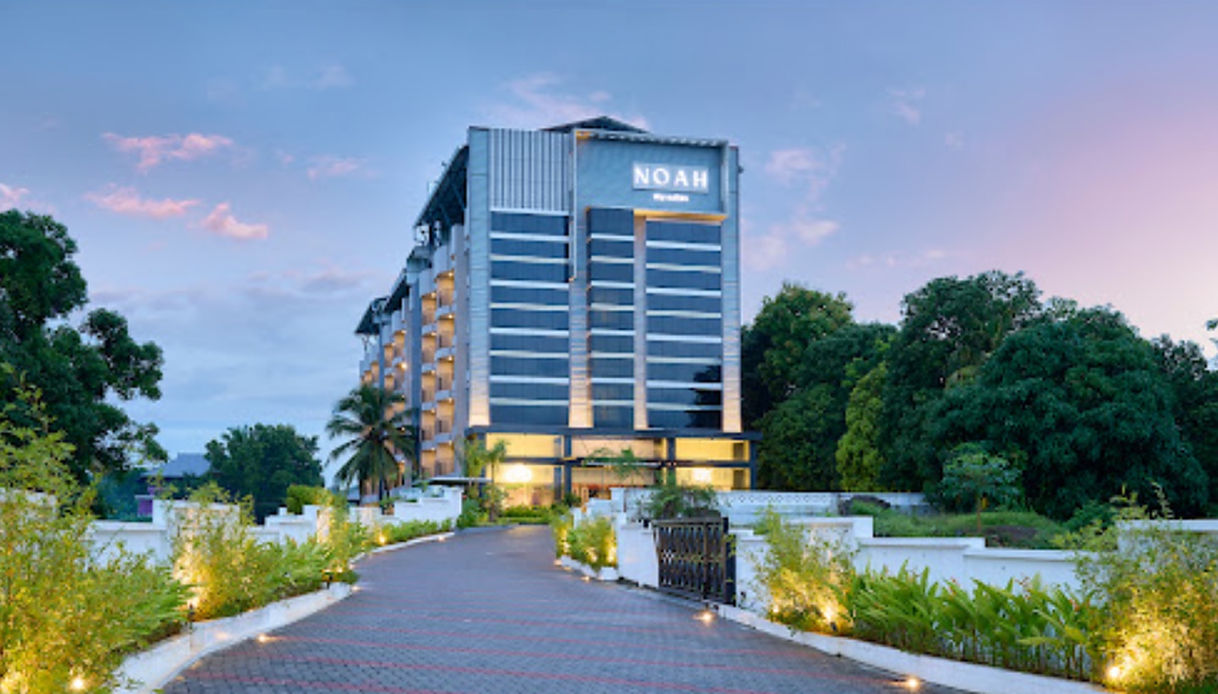 Noah Sky Suites Hotel Cochin - Reviews, Photos & Offer