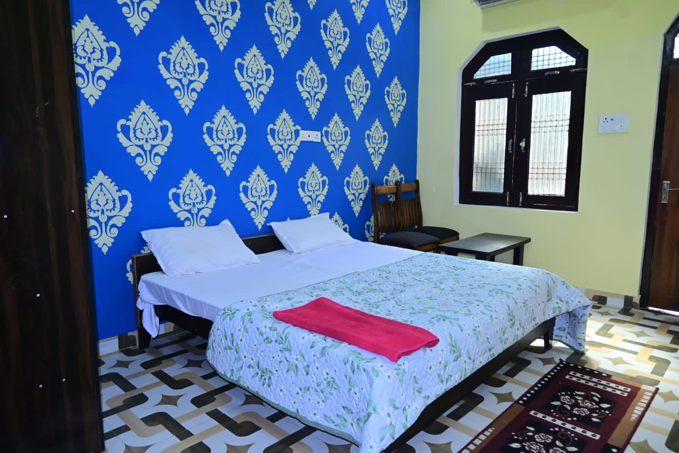 Shri Krishna Villa Homestay 𝗕𝗢𝗢𝗞 Ayodhya Homestay