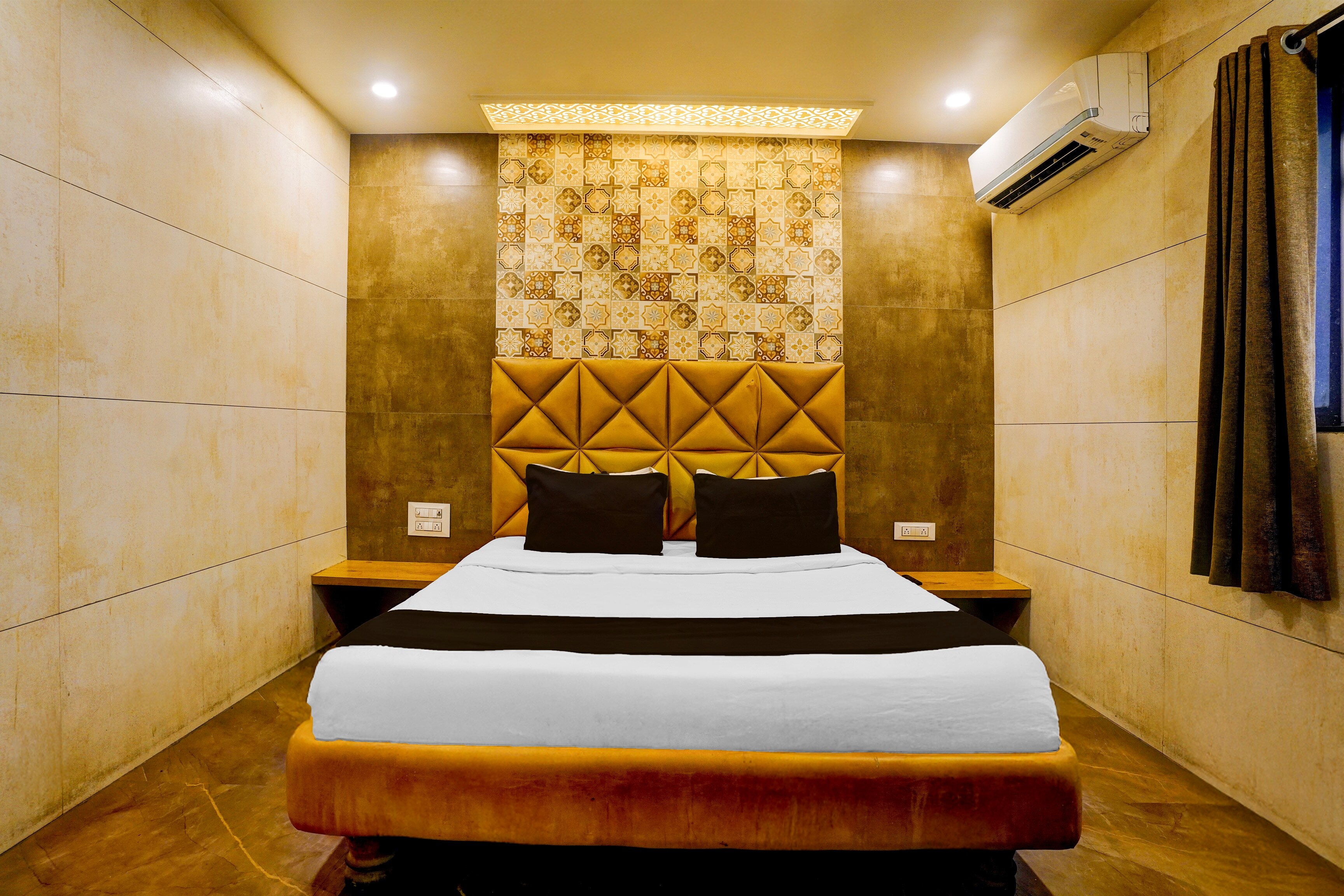 Hotel O Diana Palace Lodging & Boarding 𝗕𝗢𝗢𝗞 Ulhasnagar Hotel