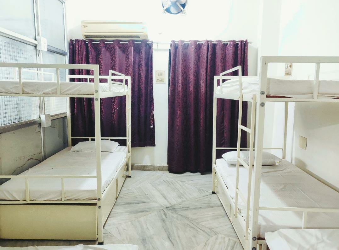 SHIV KASHI DORMITORY 𝗕𝗢𝗢𝗞 Varanasi Hostel
