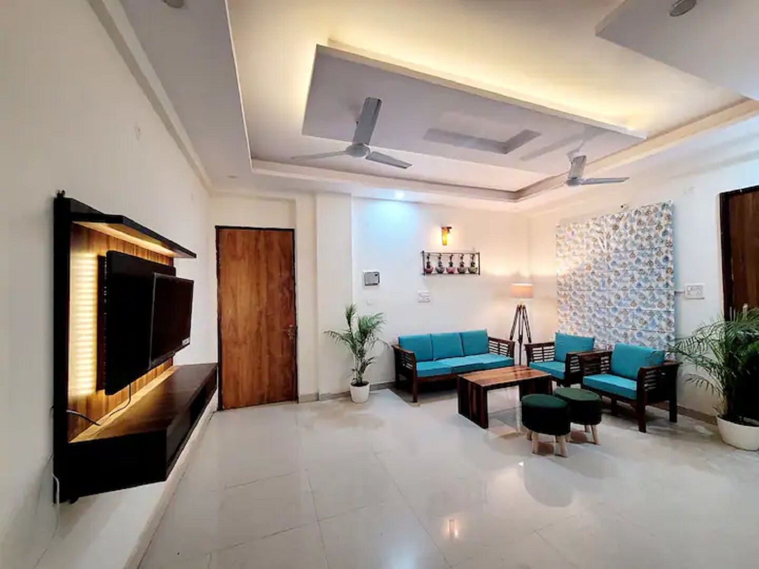 Nirvana Entire 1BHK Luxury Apartment In Noida 63 𝗕𝗢𝗢𝗞 Noida Homestay