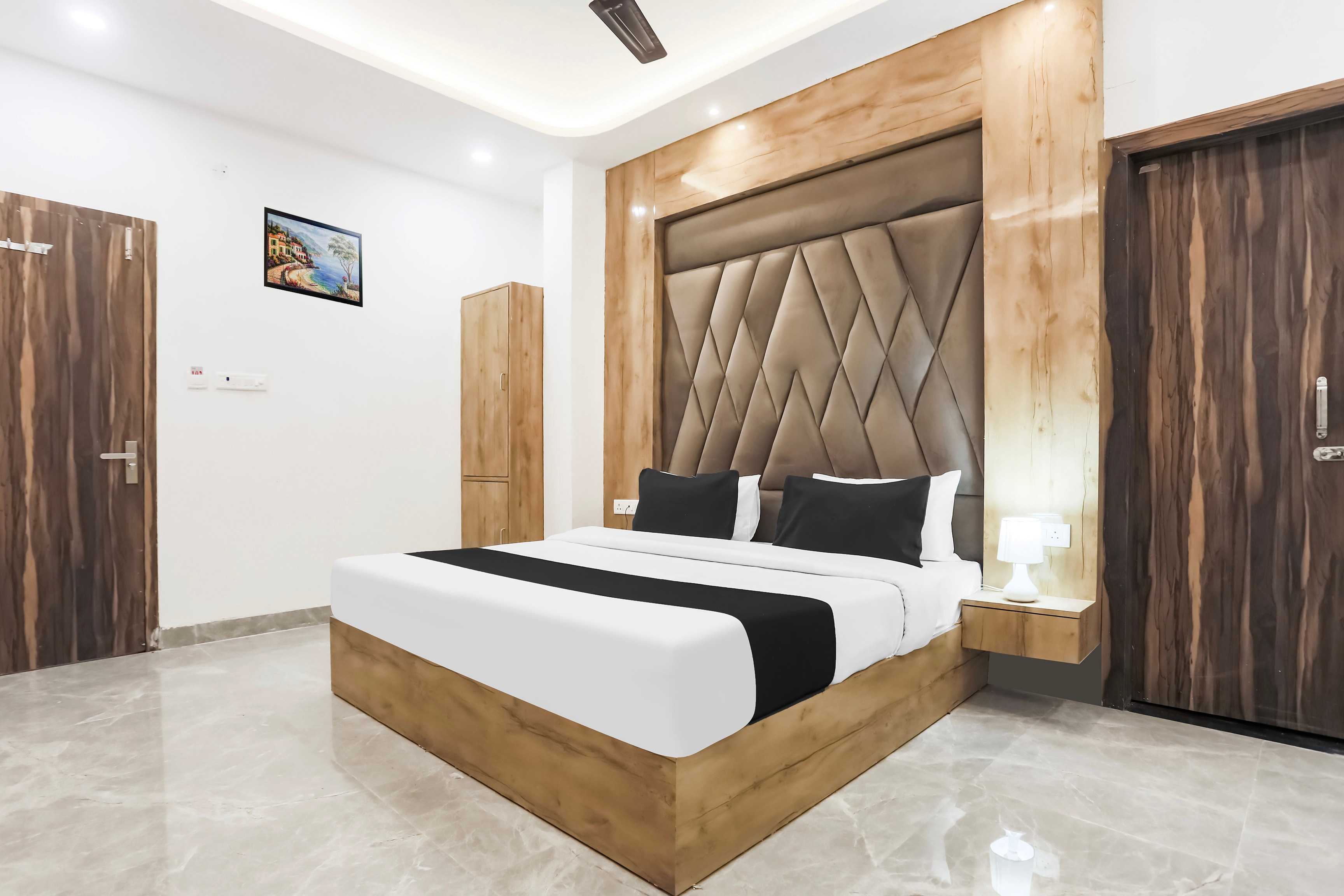 Hotel O VINAMRA NAMAN HOTEL 𝗕𝗢𝗢𝗞 Kanpur Hotel