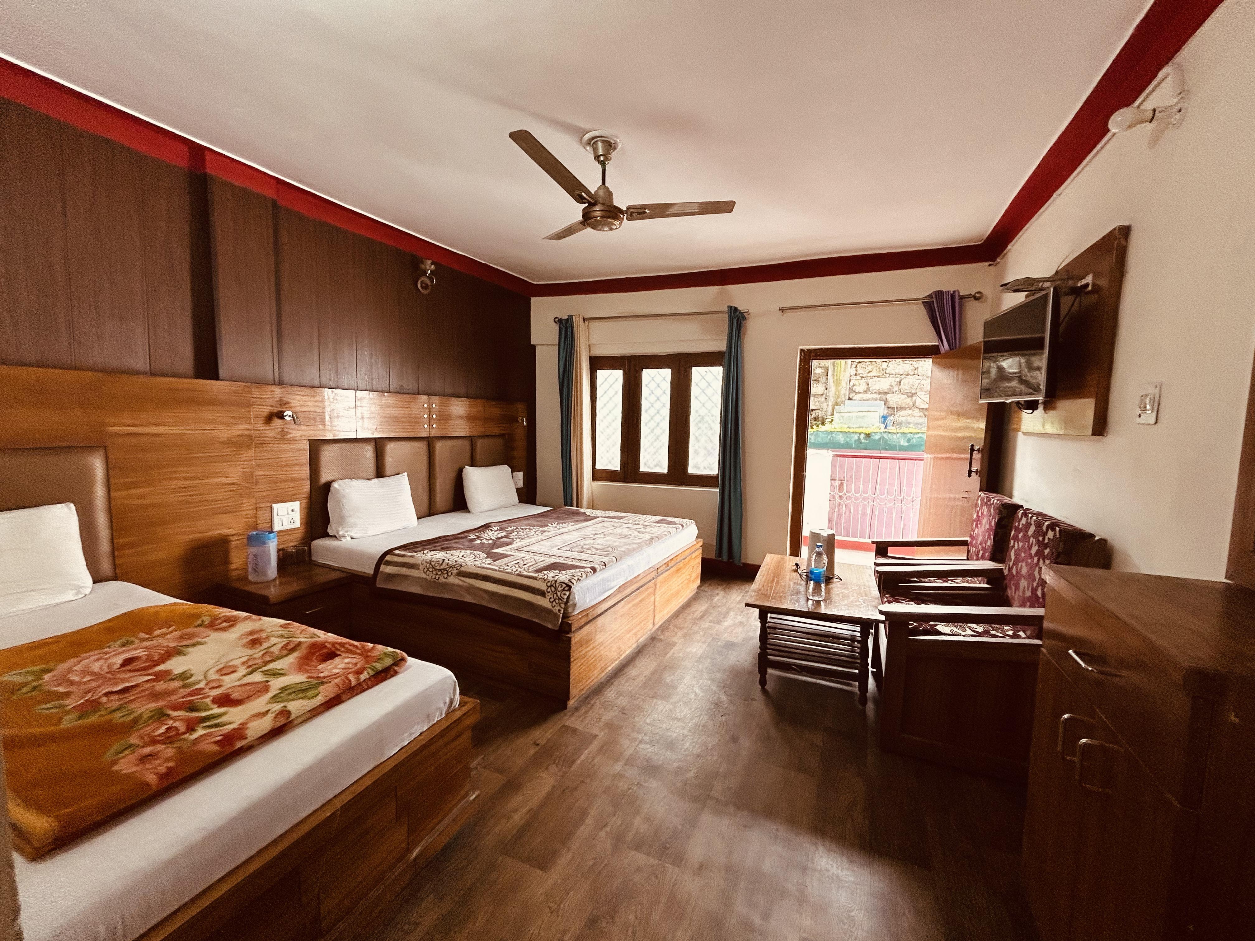 Hotel Brahma Kamal (Near Joshimath Taxi Stand) 𝗕𝗢𝗢𝗞 Joshimath Hotel