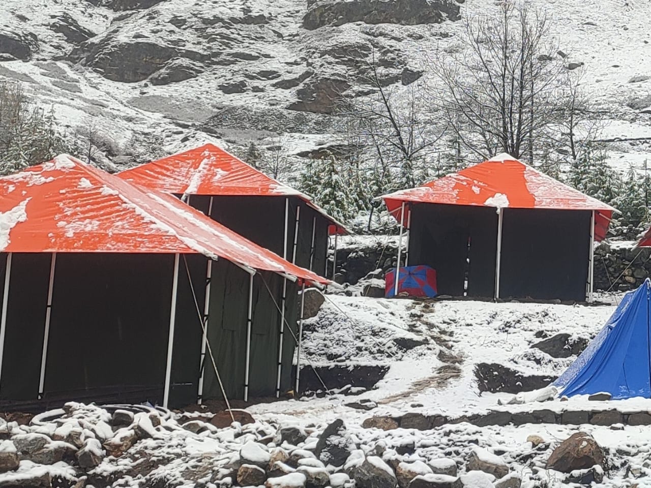 Buddyhikers stay badrinath 𝗕𝗢𝗢𝗞 Badrinath Camp