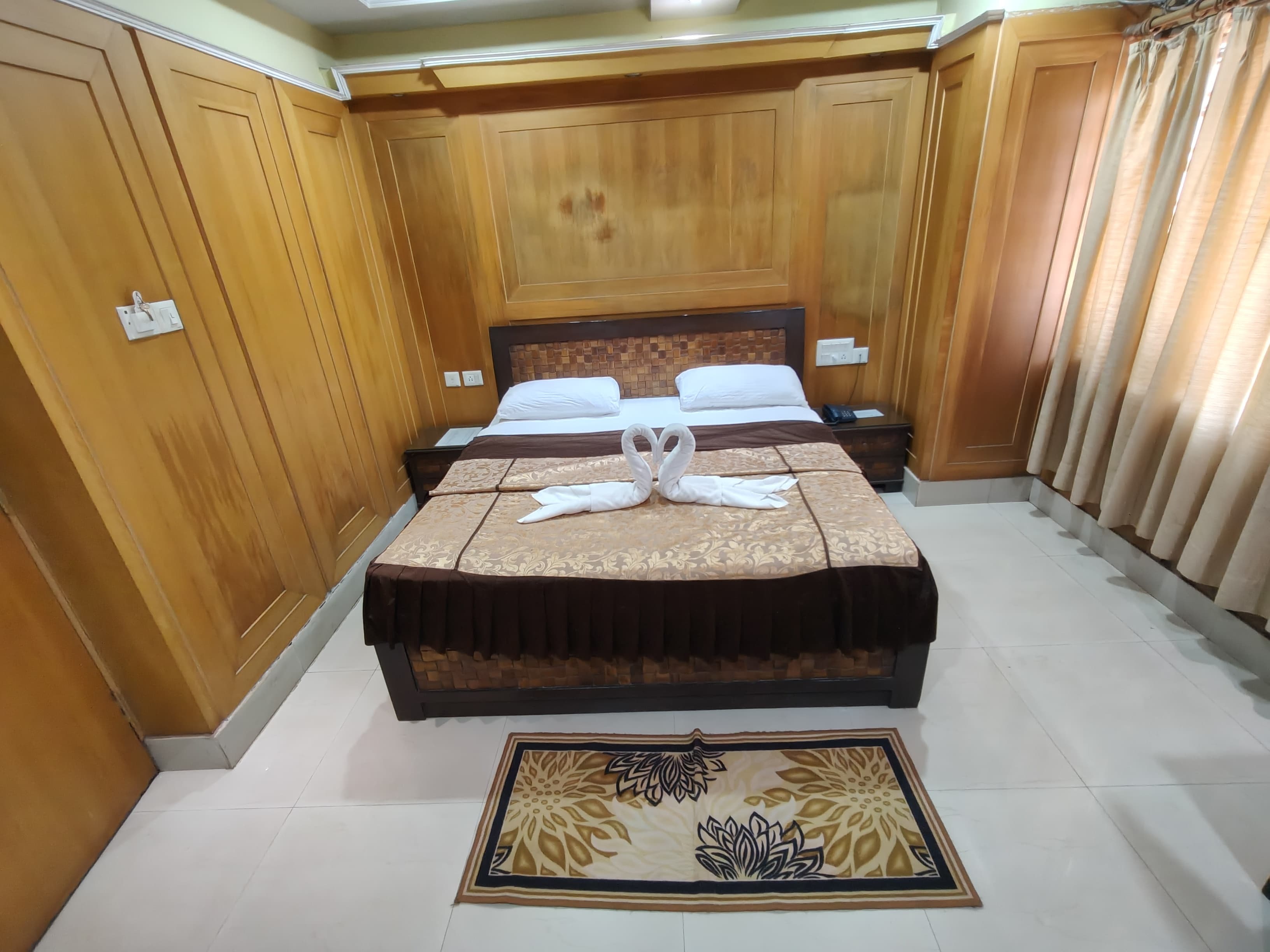 HOTEL LUCKY INDIA 𝗕𝗢𝗢𝗞 Joda Barbil Hotel