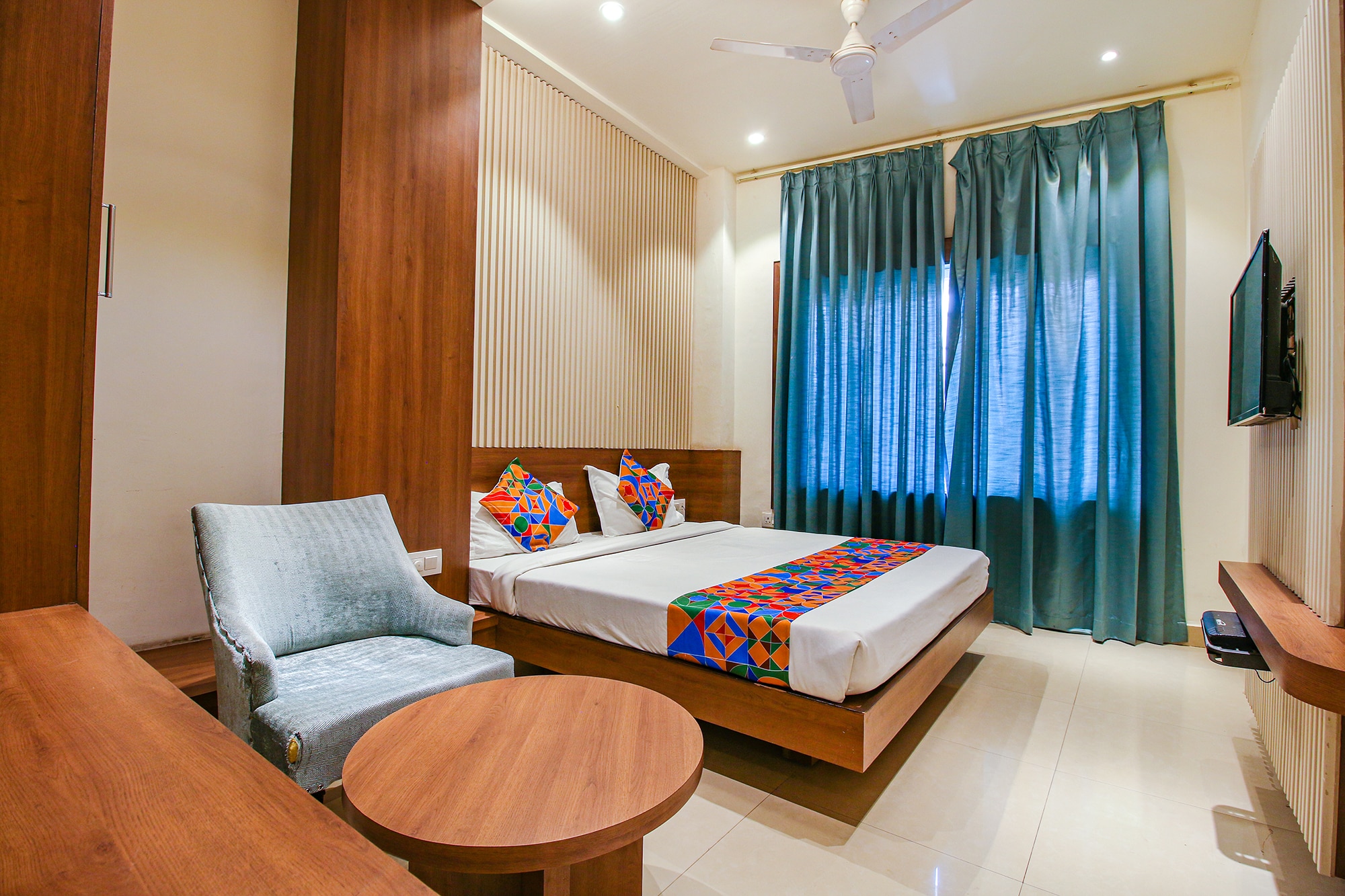FabHotel Royal Palace II 𝗕𝗢𝗢𝗞 Bhopal Hotel