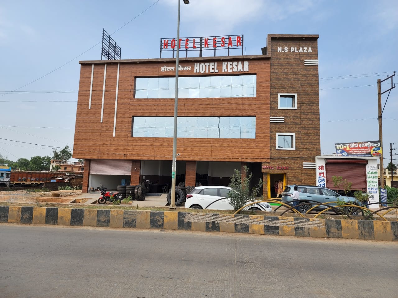 Hotel Kesar 𝗕𝗢𝗢𝗞 Ambikapur ${hd_property_type_token}