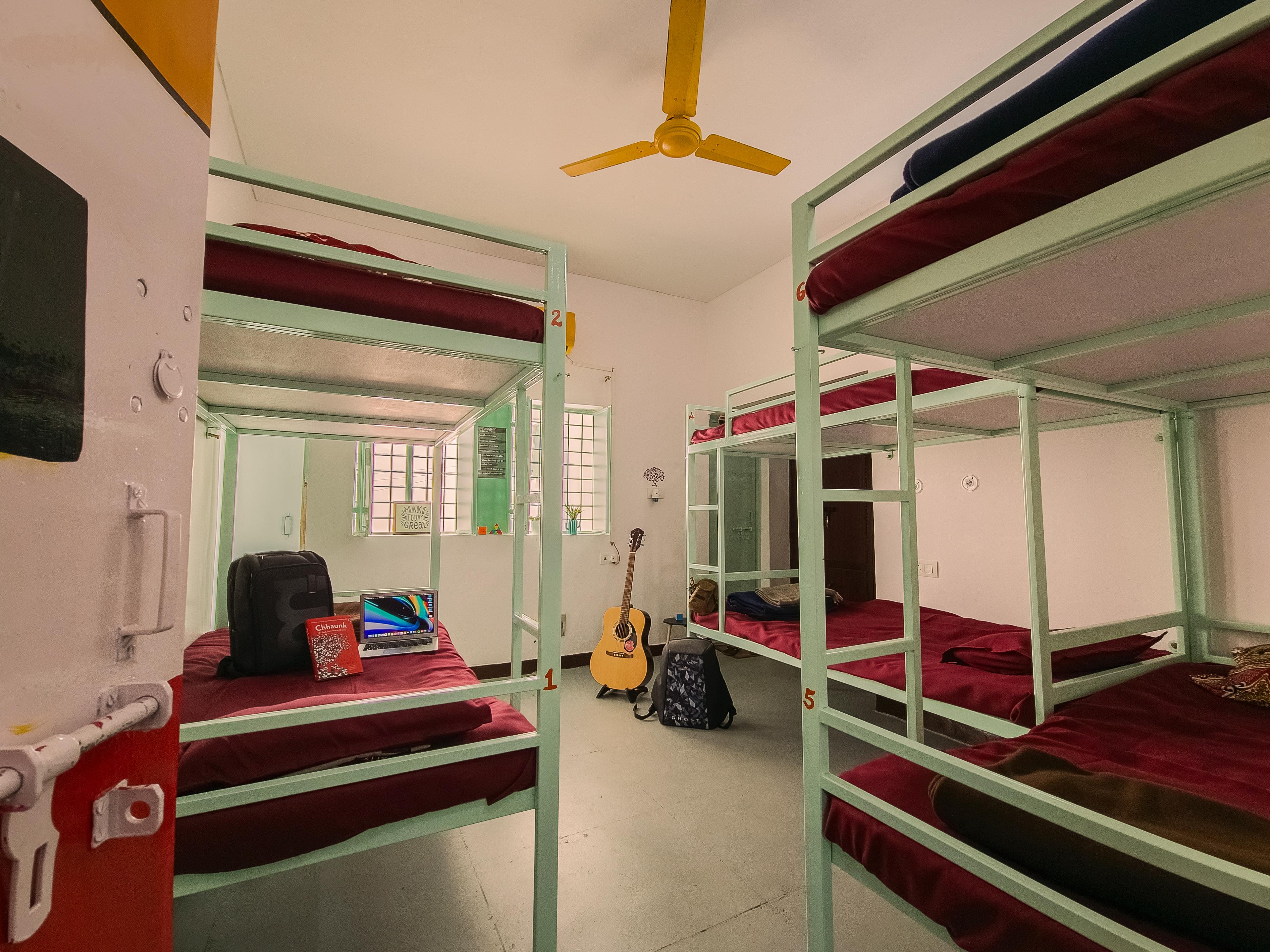 The Nomad Cave Lucknow 𝗕𝗢𝗢𝗞 Lucknow Hostel
