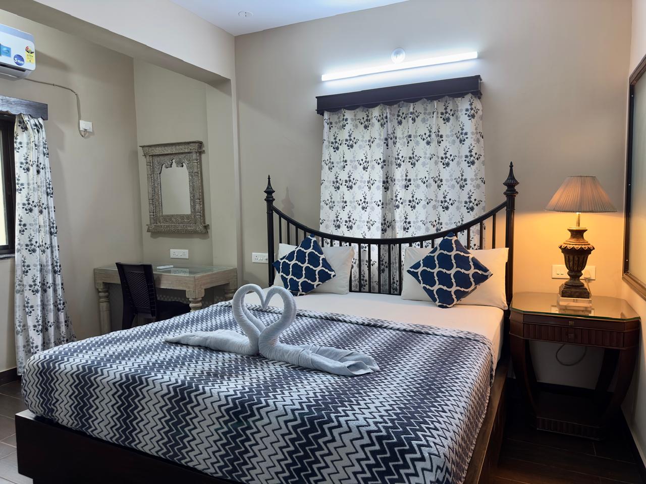 Coastal Comfort 2BHK Walk to the Beach 𝗕𝗢𝗢𝗞 Goa Apartment