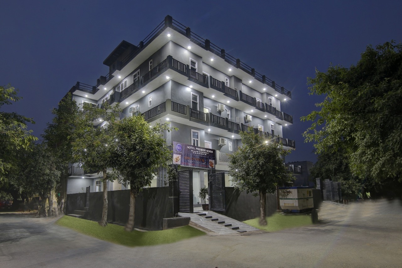 Hotel The Premier Noida 𝗕𝗢𝗢𝗞 Noida Hotel