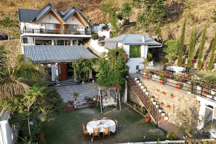 Alpine Manor 2 by Ebonystays 𝗕𝗢𝗢𝗞 Dehradun Villa