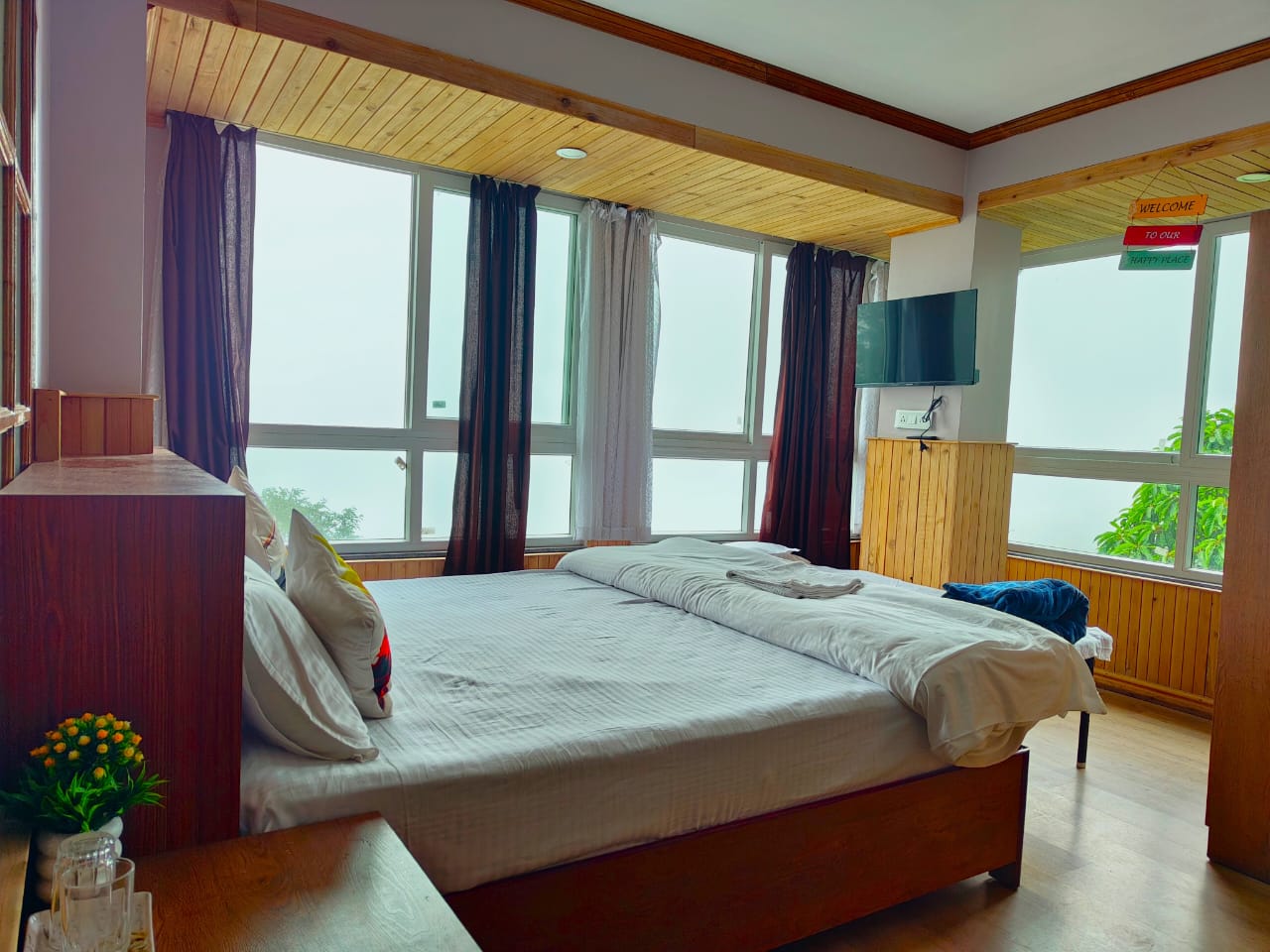 Divyanshi tour and travels 𝗕𝗢𝗢𝗞 Darjeeling Homestay