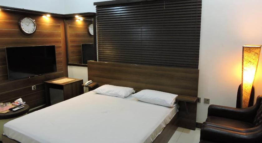 SAIRAJE INN HOTEL 𝗕𝗢𝗢𝗞 Shirdi Guest House