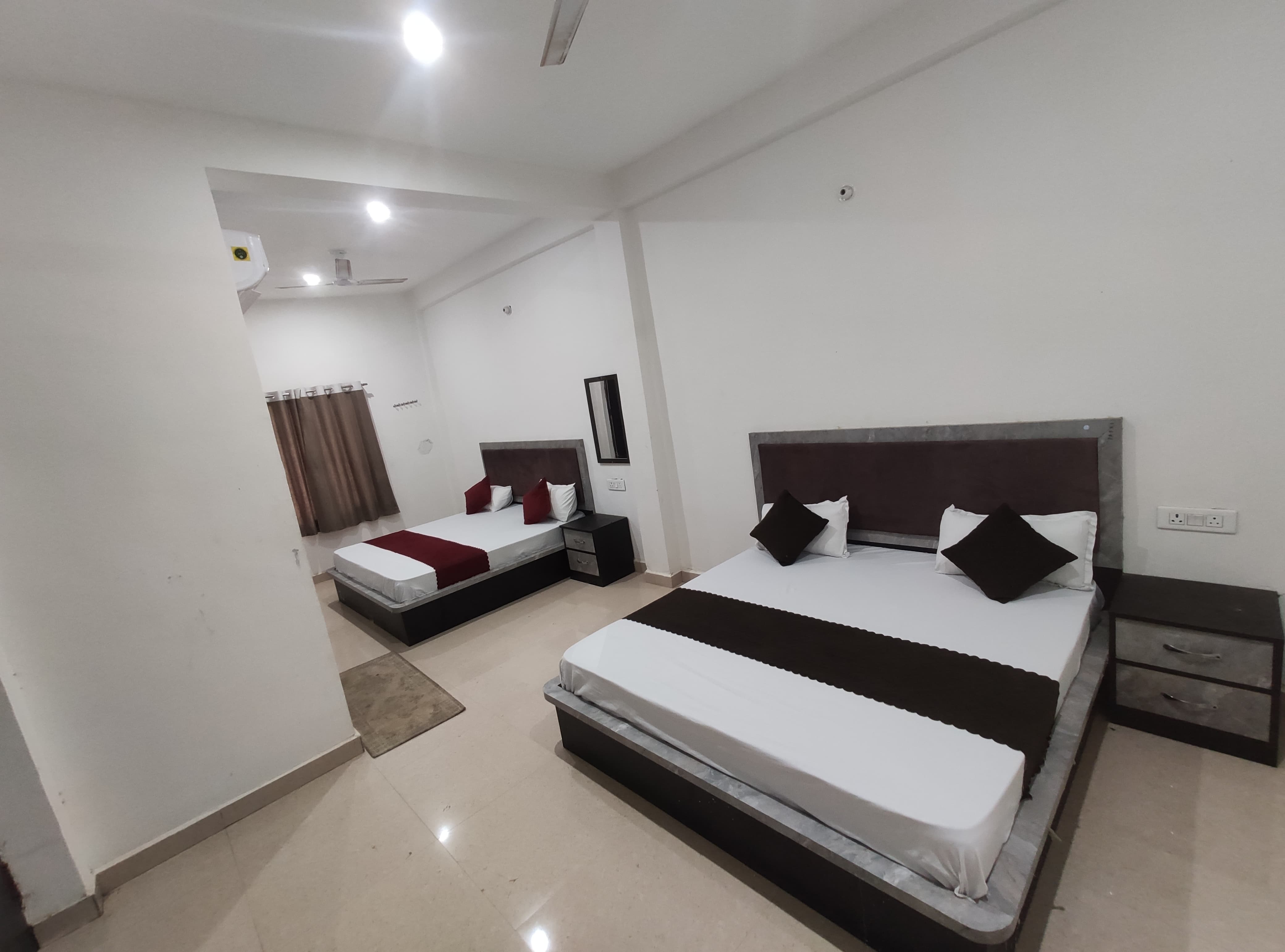 Bharat hotel 𝗕𝗢𝗢𝗞 Chitrakoot Homestay