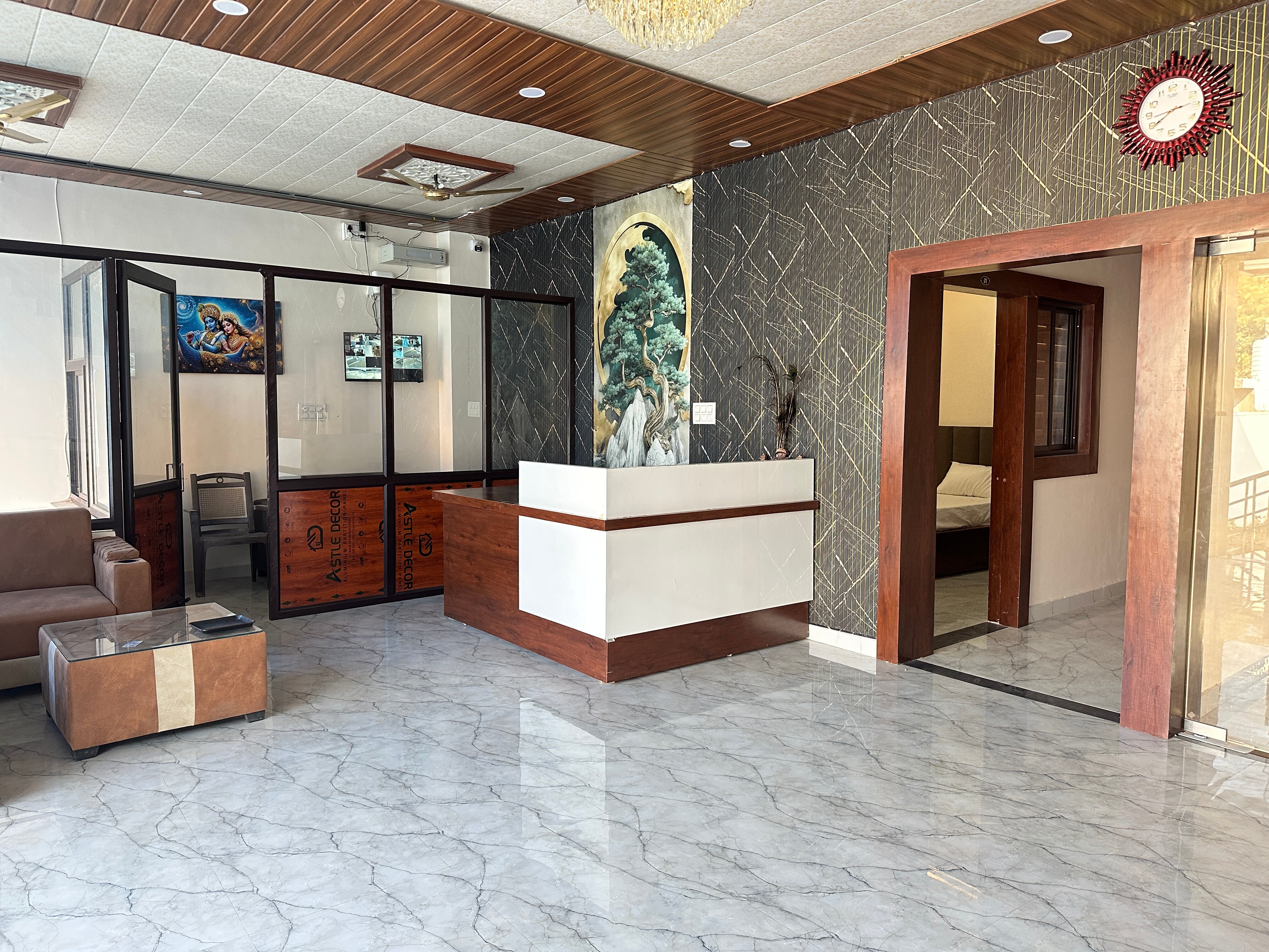 Hotel Ramayana Palace 𝗕𝗢𝗢𝗞 Orchha Hotel