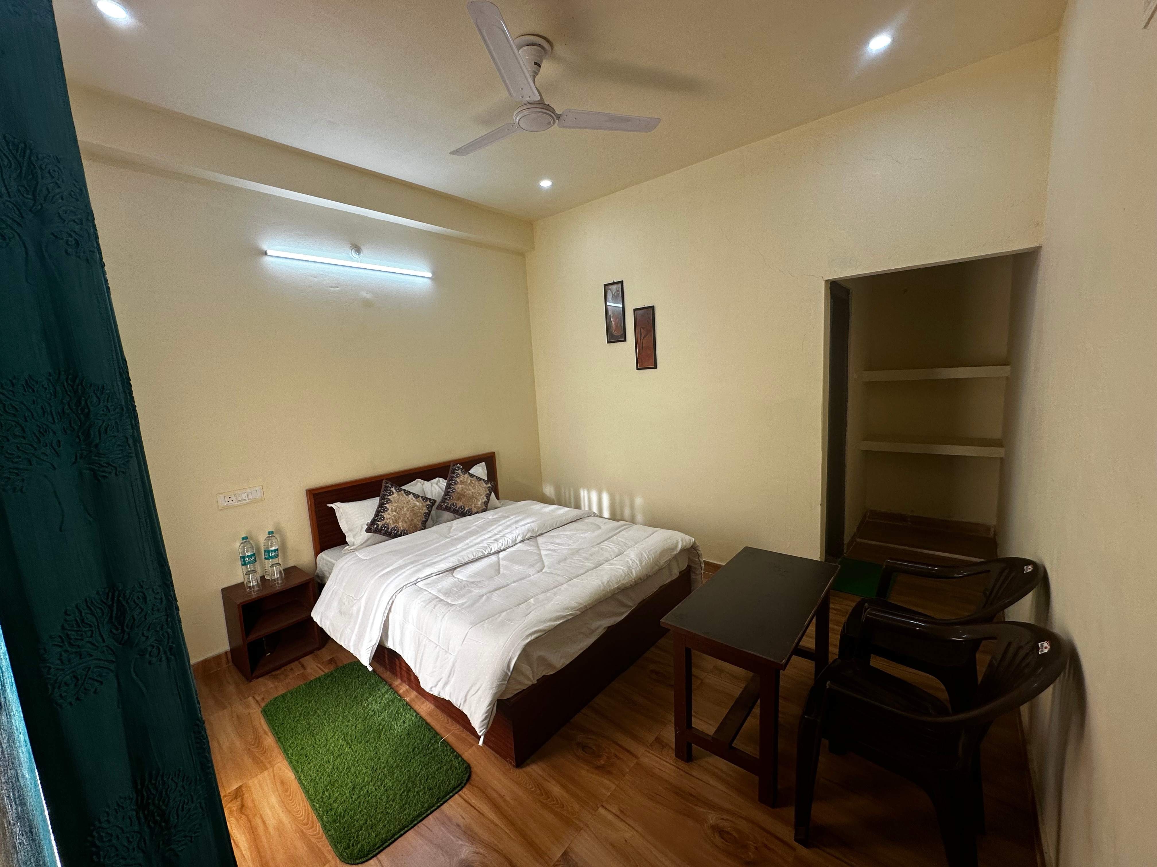 Kalika Hill Resort 𝗕𝗢𝗢𝗞 Barkot Homestay