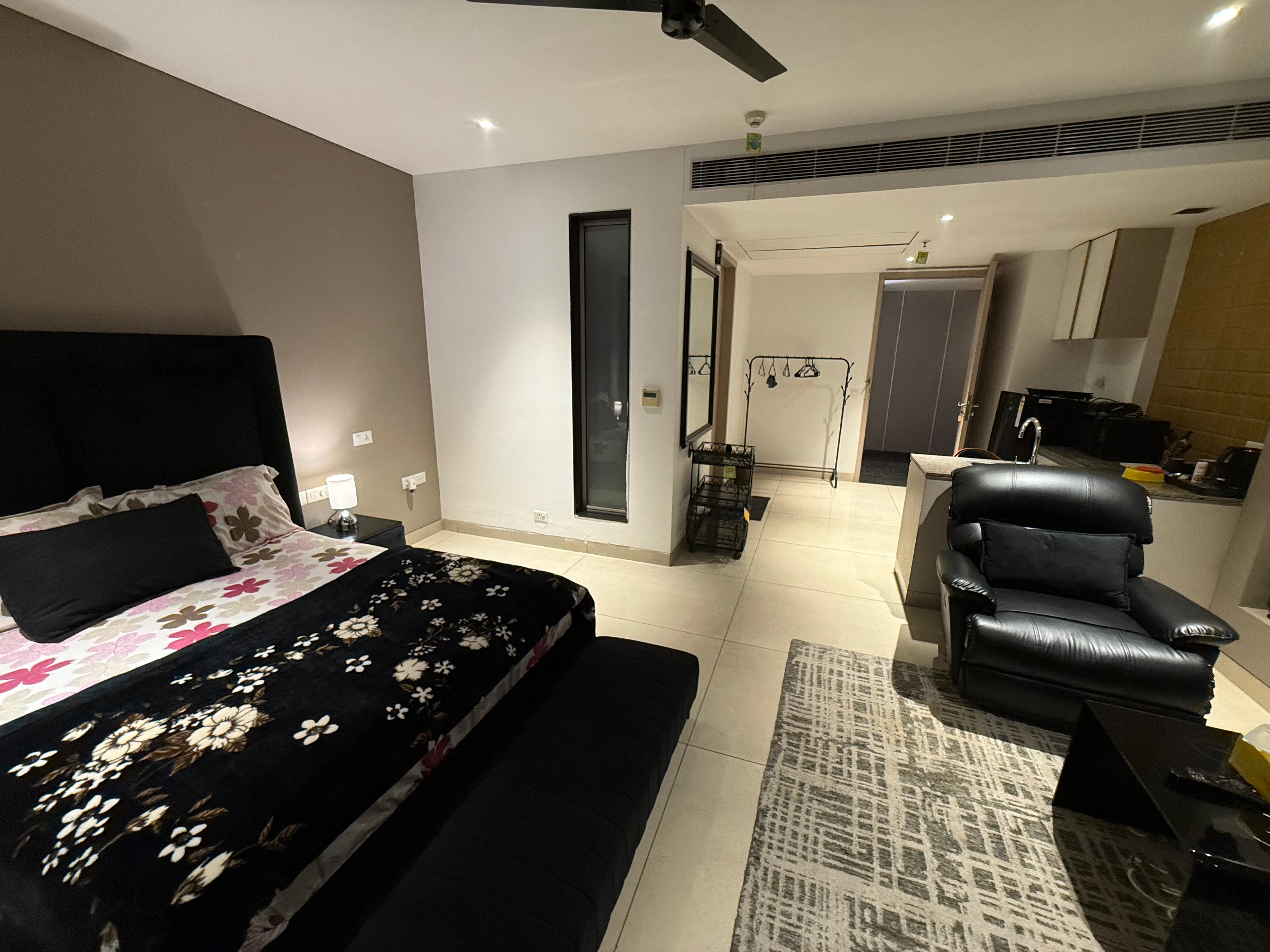 Luxury Studio Key 𝗕𝗢𝗢𝗞 Gurgaon Apartment