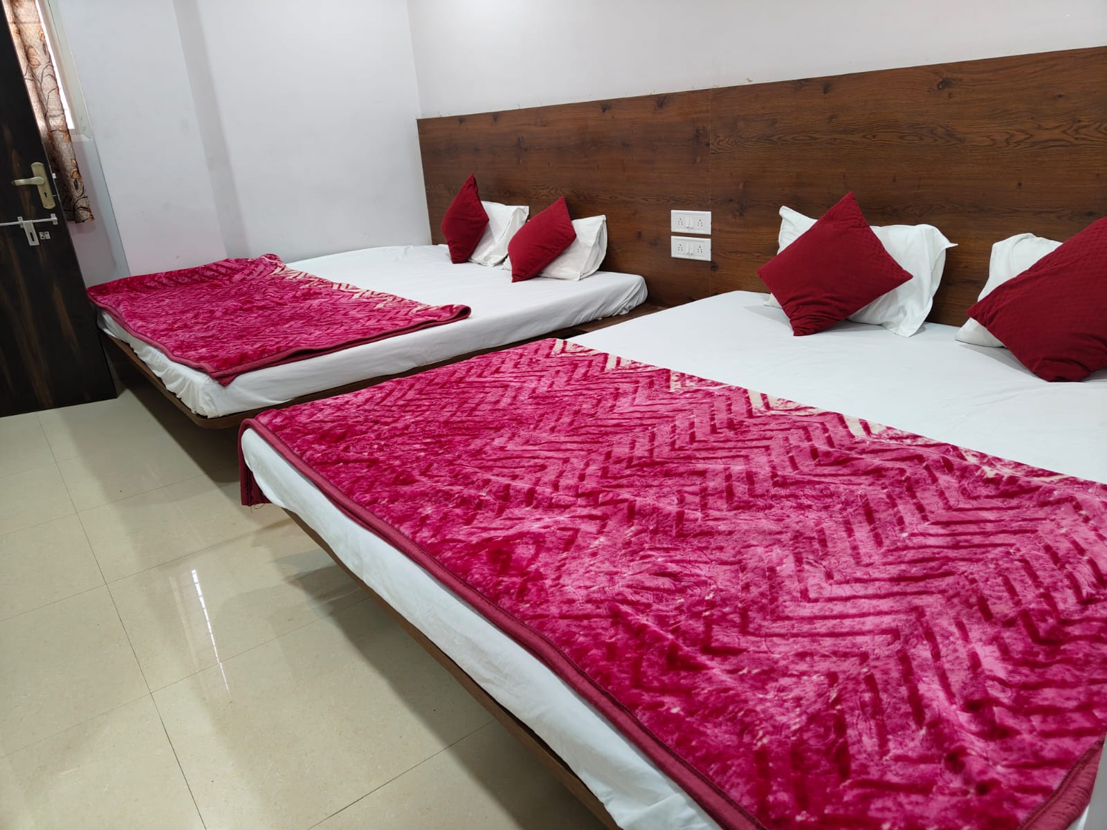 Hotel Dev Prayag Palace 𝗕𝗢𝗢𝗞 Ujjain Hotel