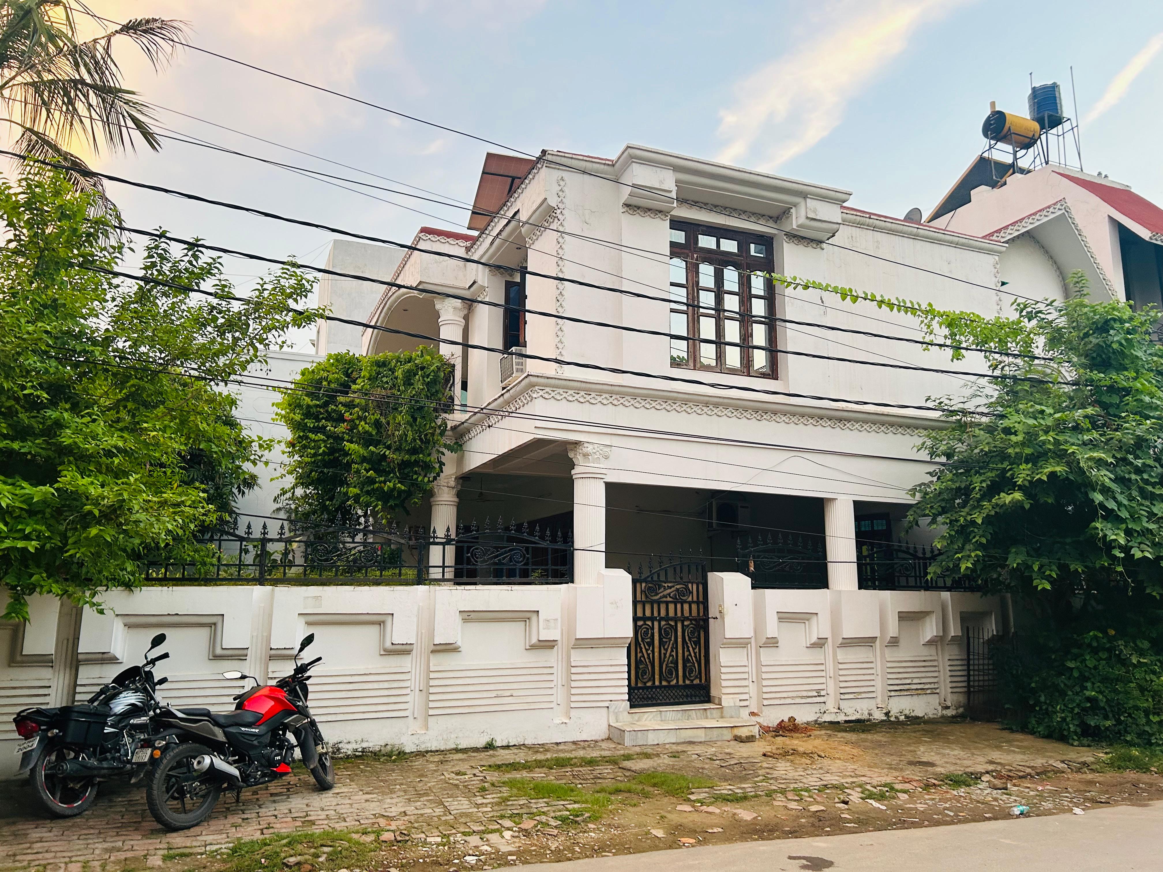 Easy Home Stay Villa 𝗕𝗢𝗢𝗞 Prayagraj Villa