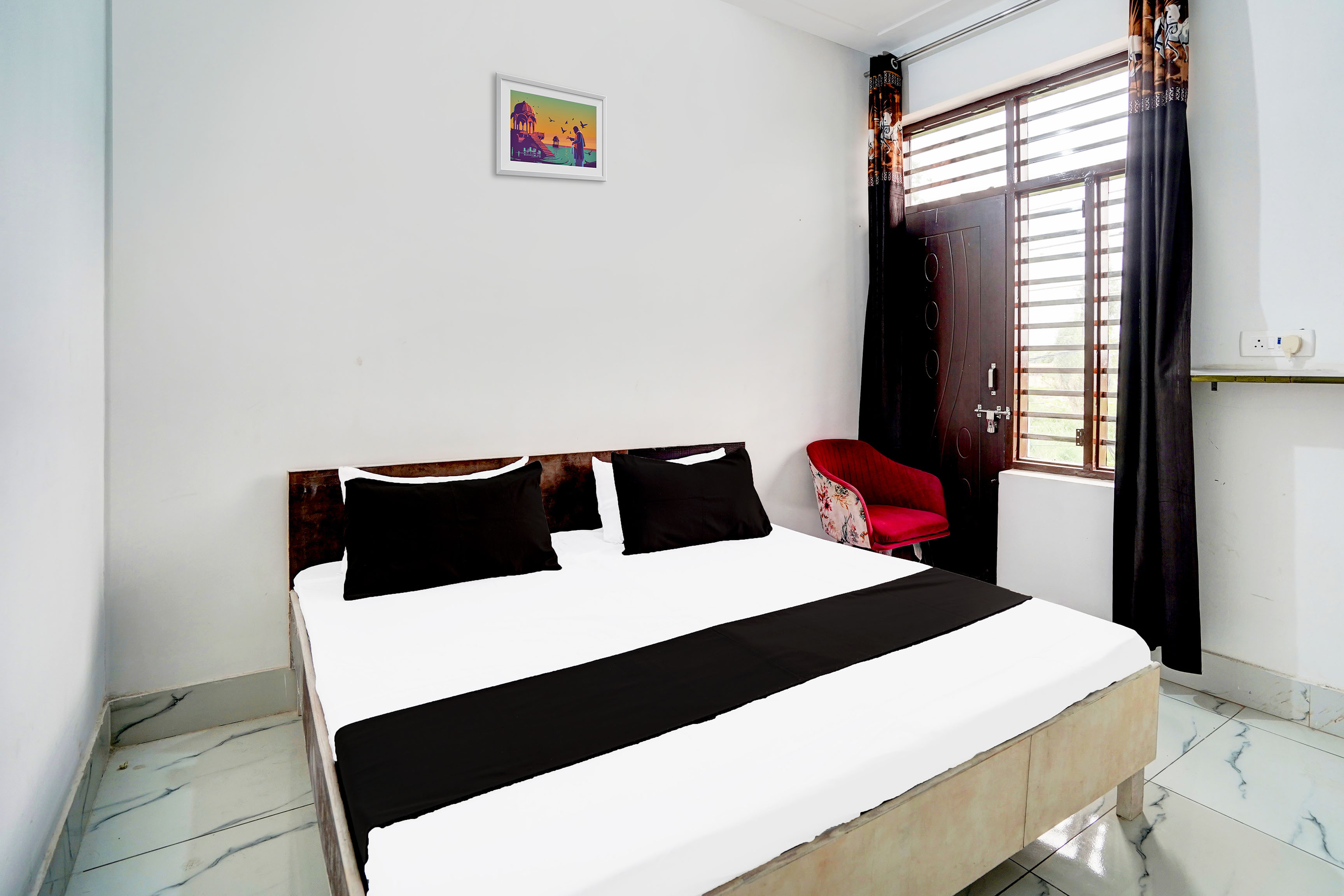 Hotel O Eat Out Cafe & Rooms 𝗕𝗢𝗢𝗞 Shamli ${hd_property_type_token}