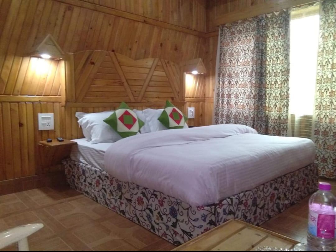 Rajbagh Guest House 𝗕𝗢𝗢𝗞 Srinagar Homestay