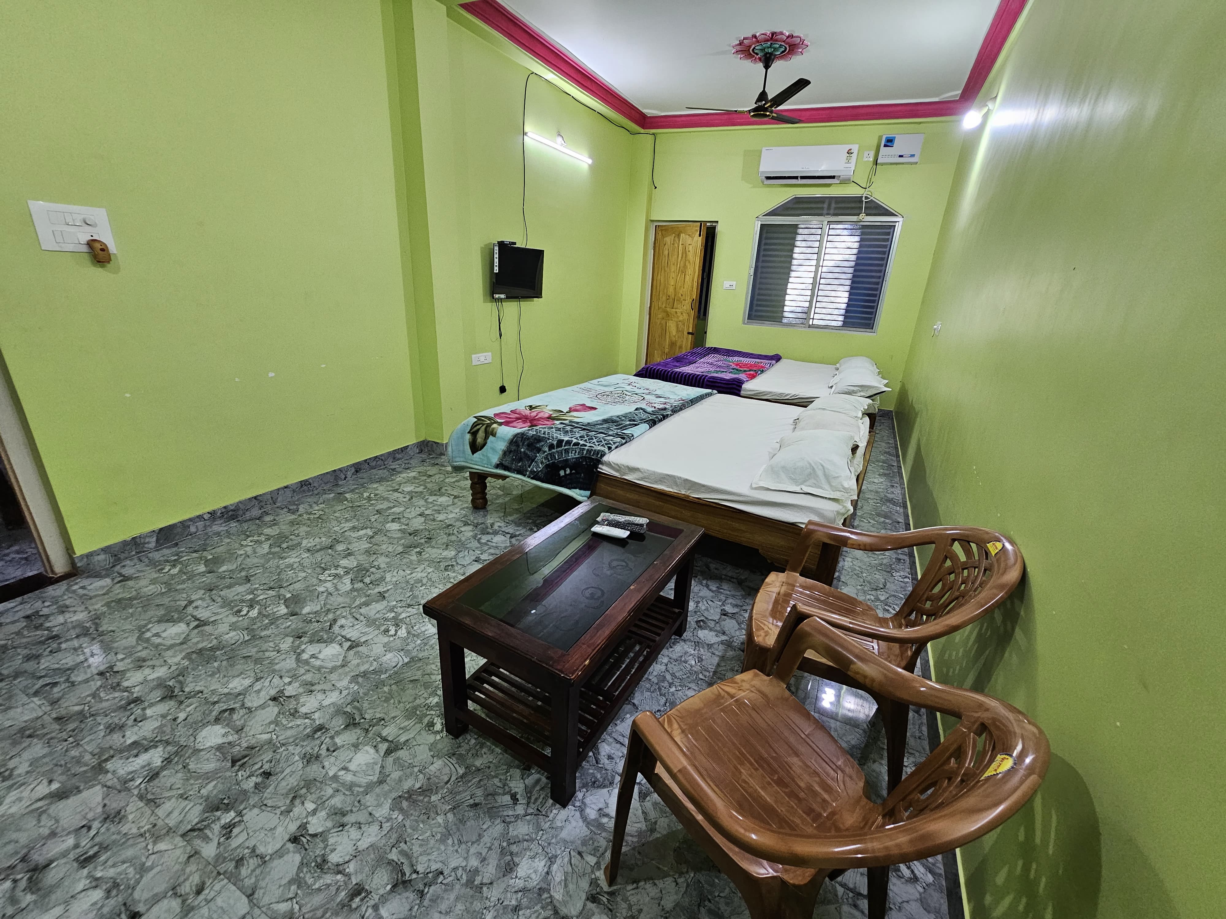 Rooms of Shree Gopal Bhawan 10 Mins Walk From Shree Jagannath Temple ...