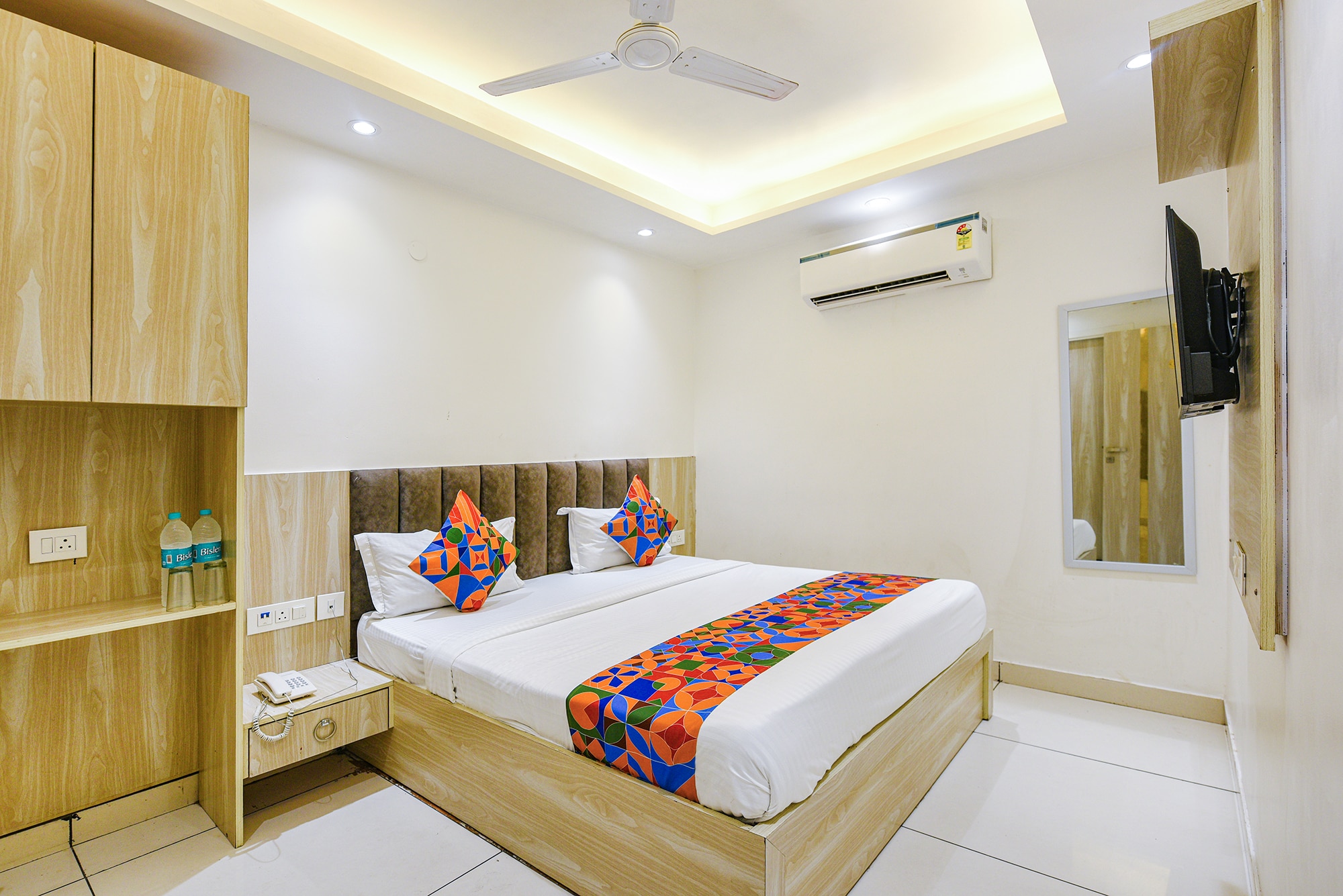 FabHotel Luxury Inn Adarsh Nagar 𝗕𝗢𝗢𝗞 Delhi Hotel