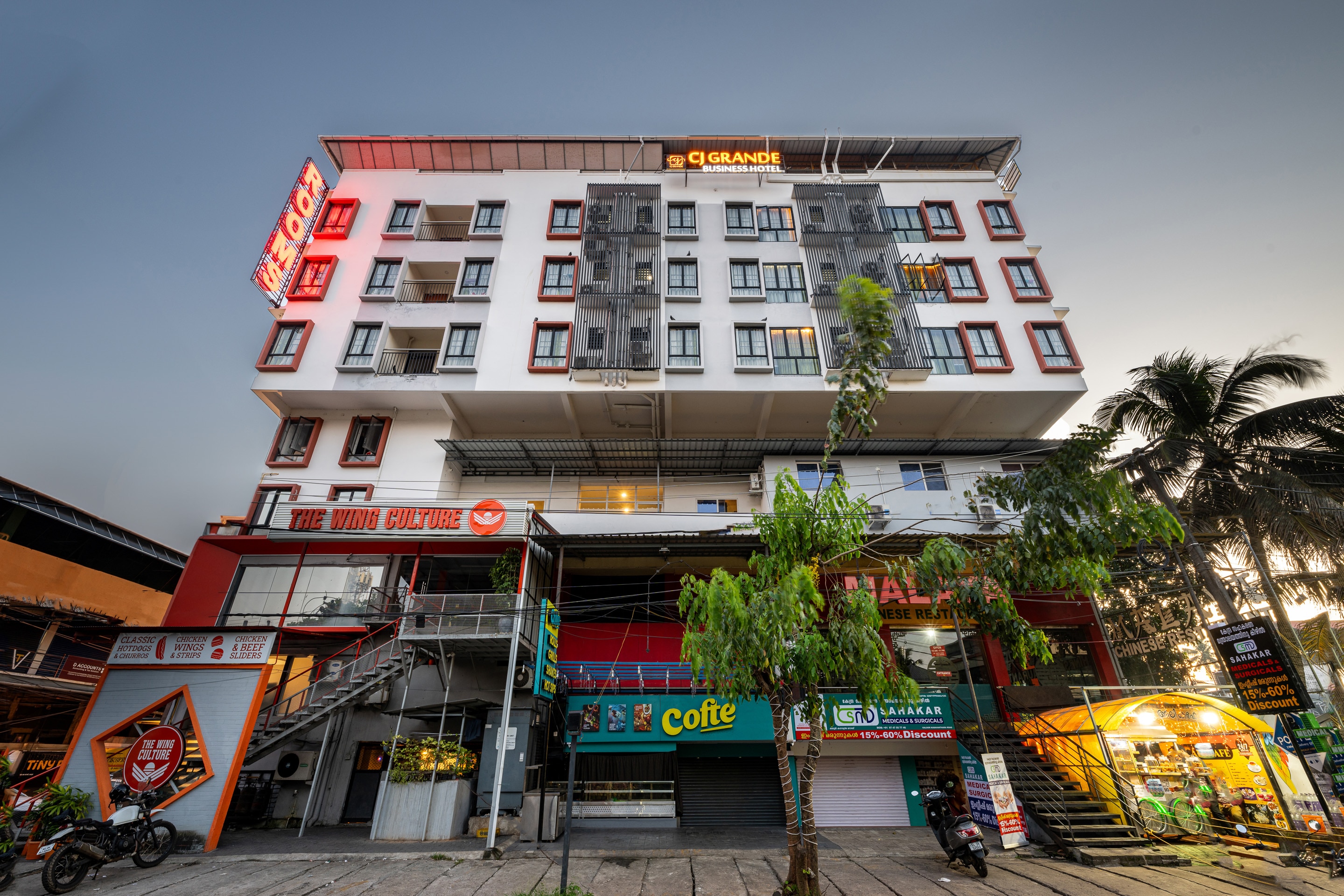 CJ Grande 𝗕𝗢𝗢𝗞 Cochin Hotel