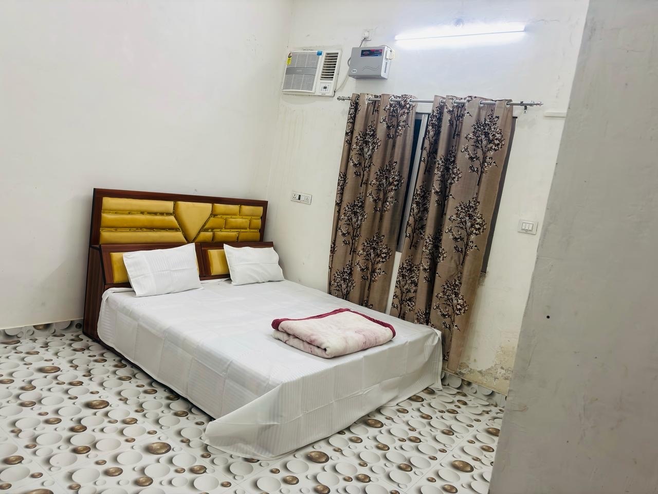 Shri Yamuna Vaishnava Bhawan 𝗕𝗢𝗢𝗞 Misrikh Cottage