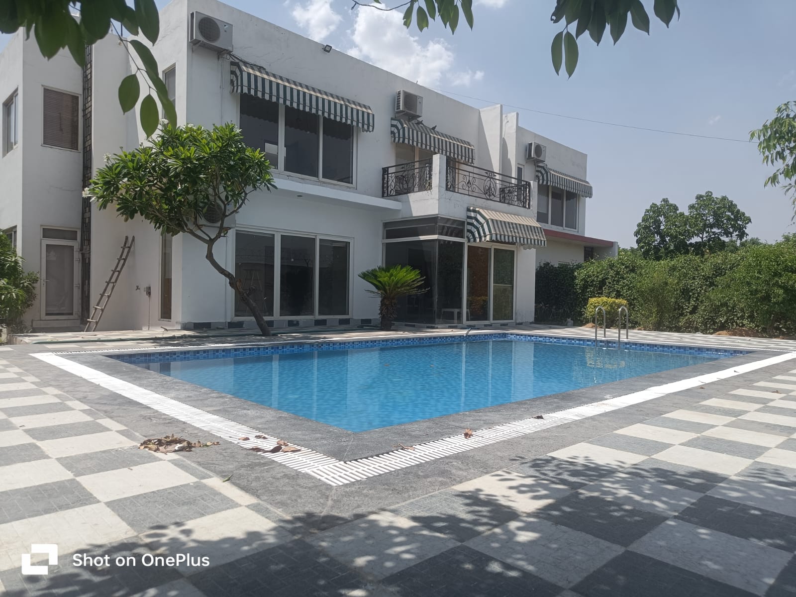 VacationBuddy Peaceful 3 BHK Farmhouse Sohna 𝗕𝗢𝗢𝗞 Sohna Farm House