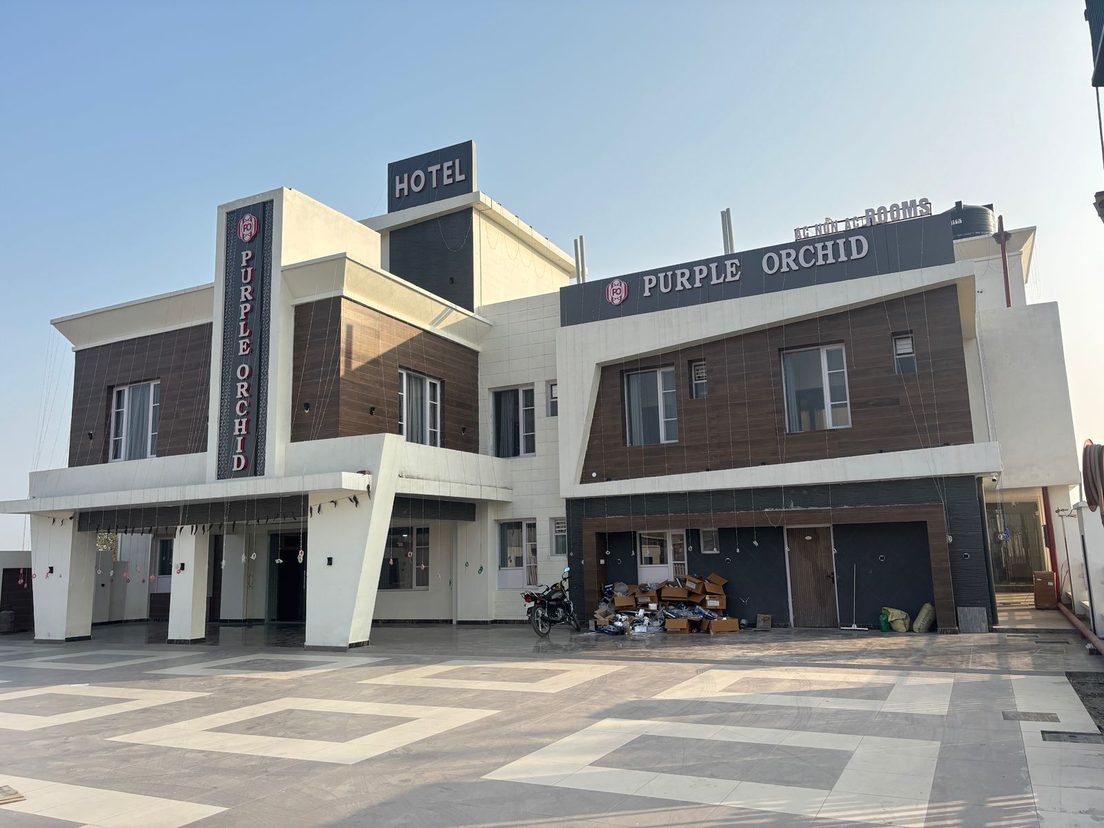 Hotel Purple Orchid 𝗕𝗢𝗢𝗞 Haroli Hotel