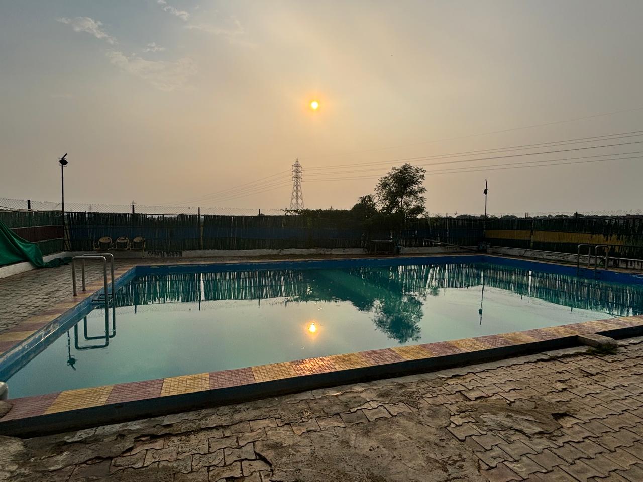 Walias Croft 3 Private rooms Pool City break 𝗕𝗢𝗢𝗞 Sohna Farm House