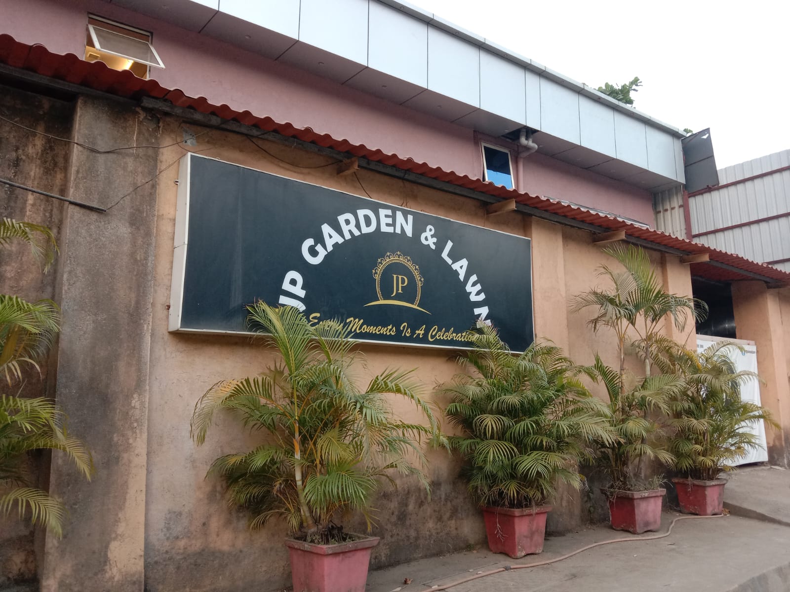 JP Garden & Lawn 𝗕𝗢𝗢𝗞 Thane Hotel