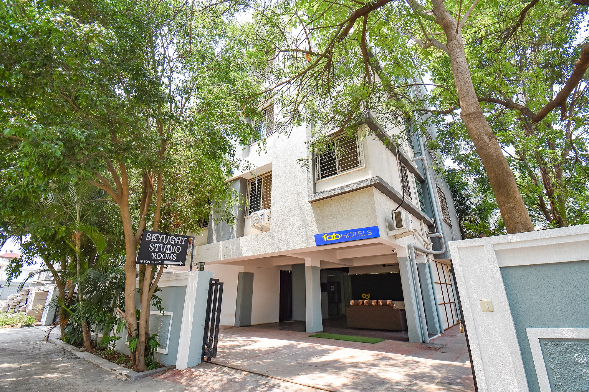 Rooms of FabHotel Skylight Studio Rooms - Nr. MCF CAMP - Hotel in Pune