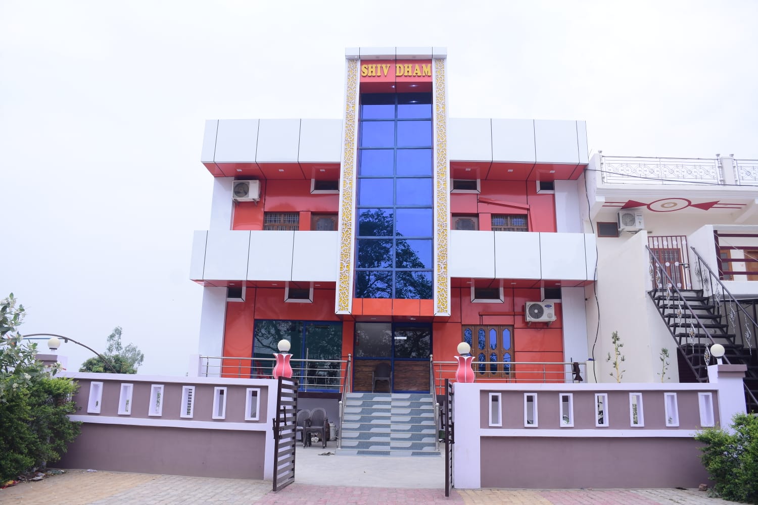 Shivdham Guest House 𝗕𝗢𝗢𝗞 Misrikh Apartment