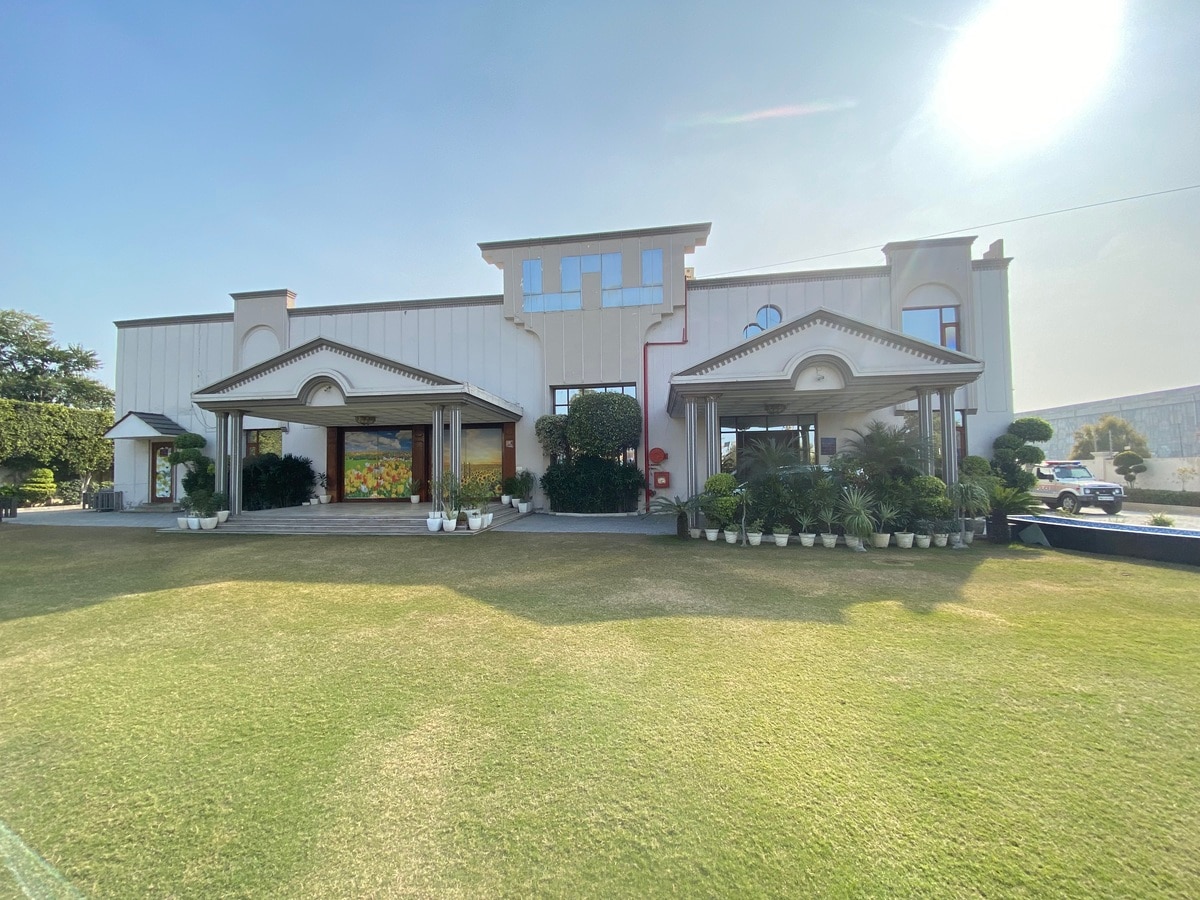 Raj Mahal The Farm House 𝗕𝗢𝗢𝗞 Jind Hotel