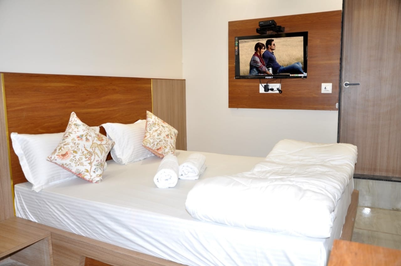 Shambu's Villa 𝗕𝗢𝗢𝗞 Mount Abu Villa