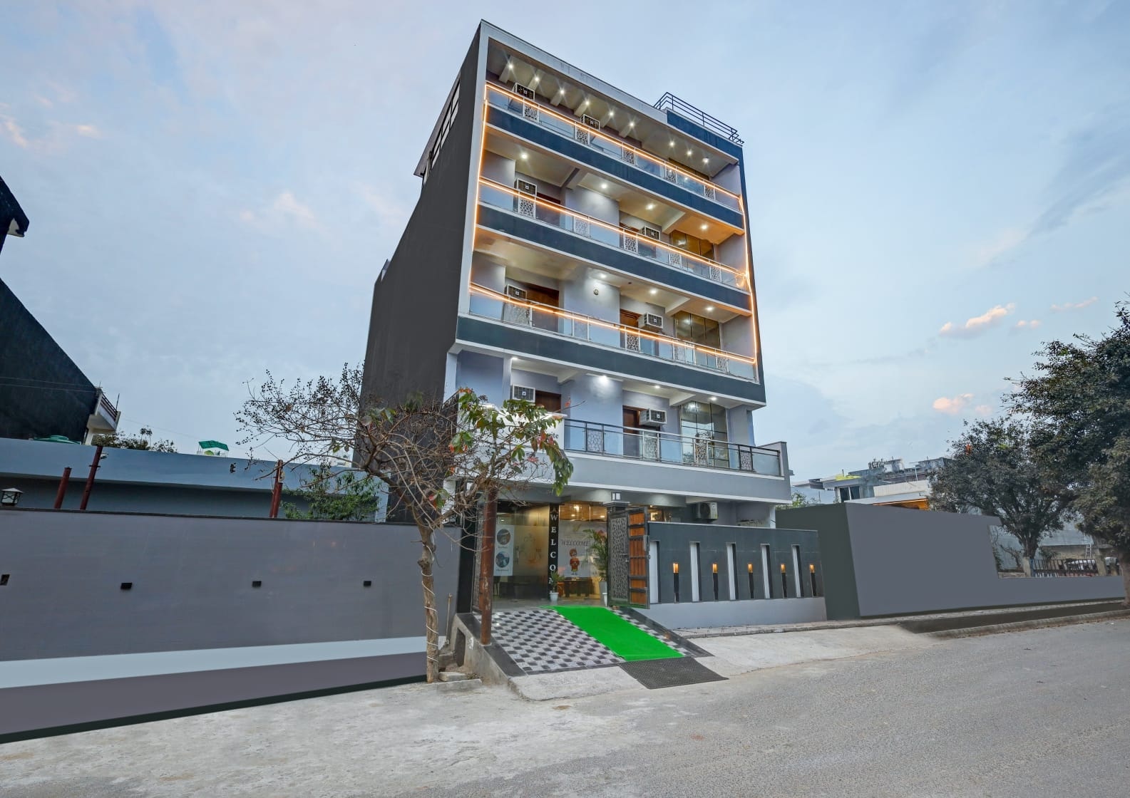Photos of La Corporate Suite Noida - Noida Hotel on Goibibo