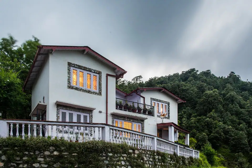 The White Peaks | 2BHK Pet-Friendly Homestay with Himalayan View 𝗕𝗢𝗢𝗞 ...