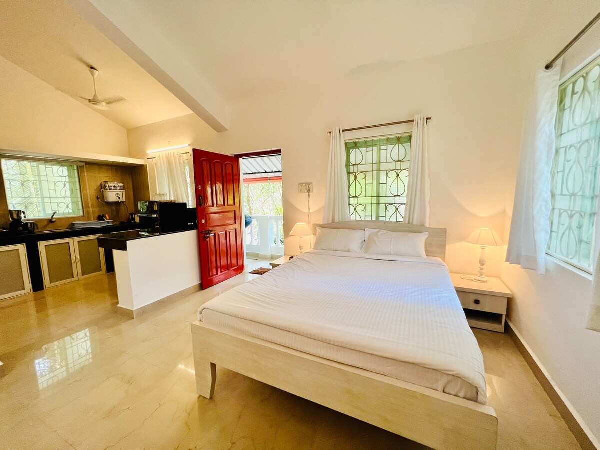 Address of White Studio in the woods, 5 KM from the Calangute beach ...