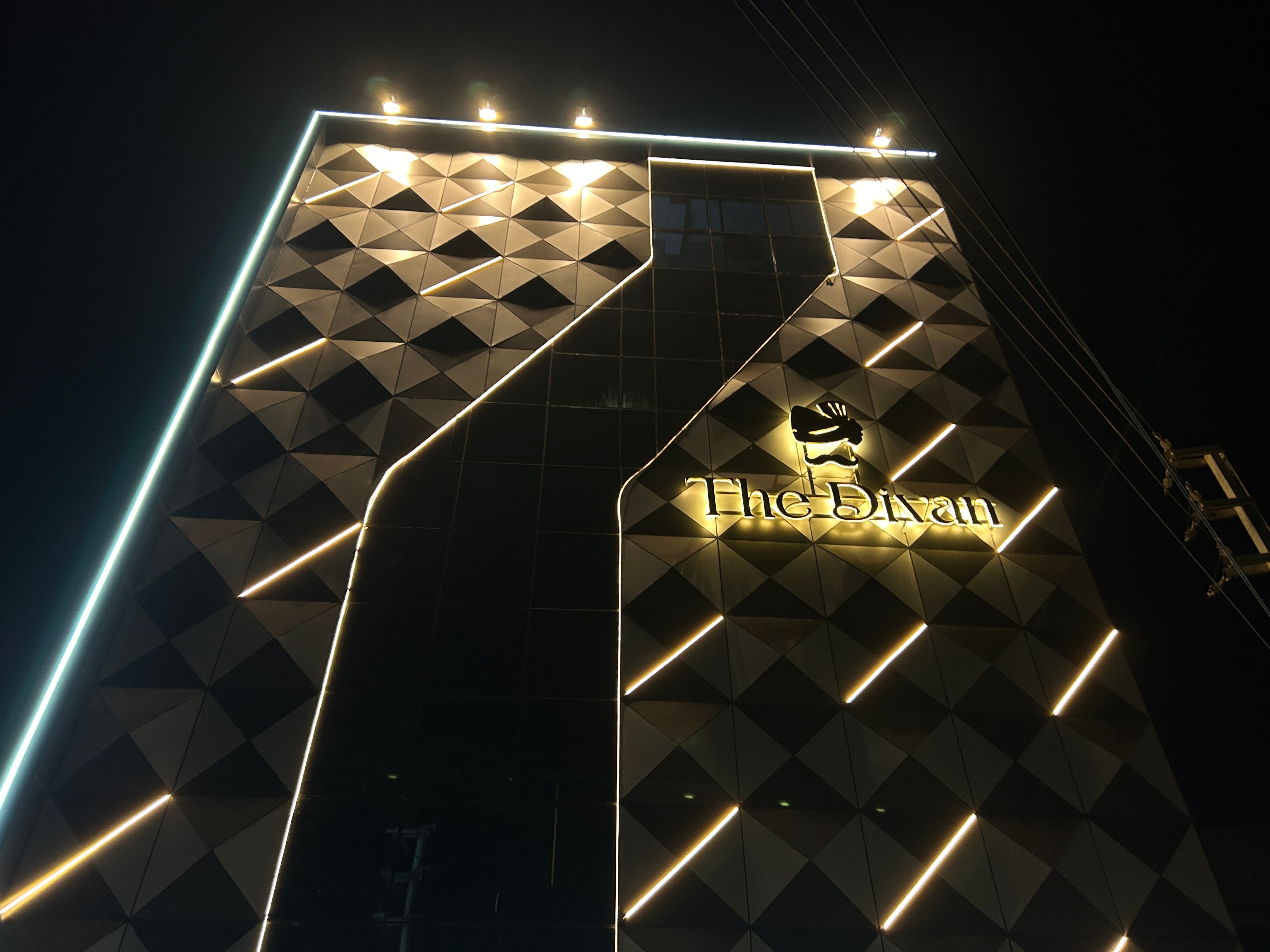 The Divan 𝗕𝗢𝗢𝗞 Bhubaneshwar Hotel
