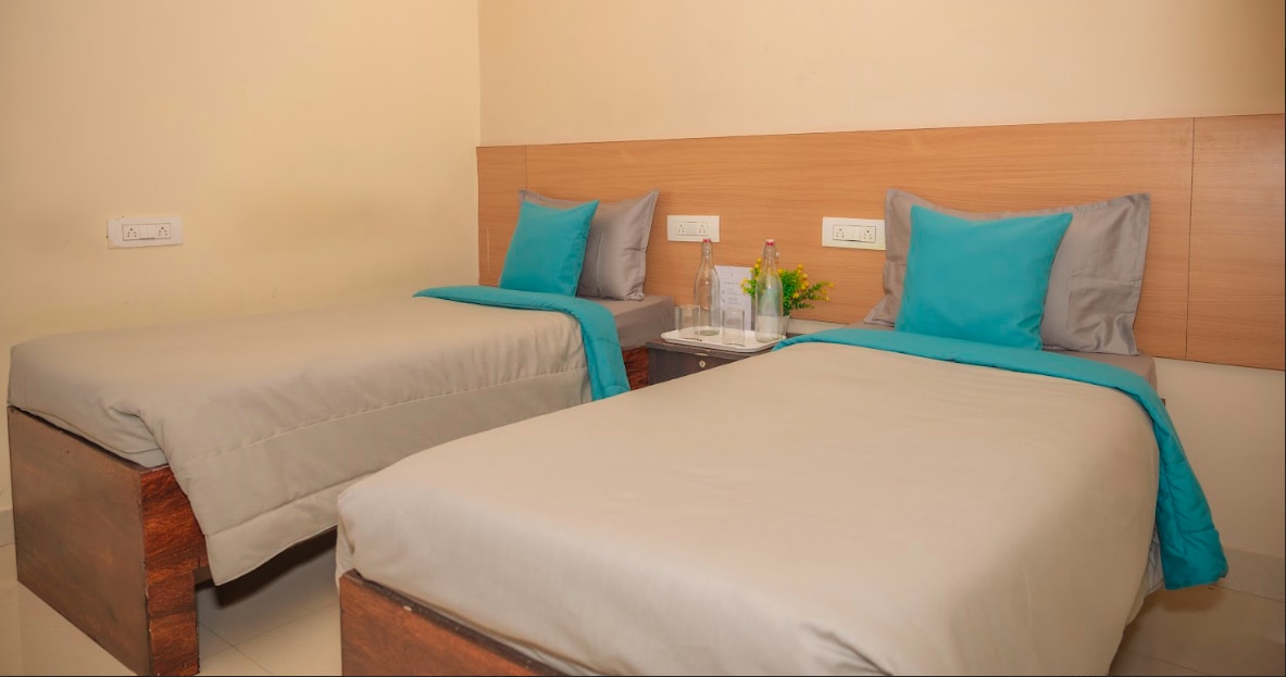 Z Express Raptor 𝗕𝗢𝗢𝗞 Bangalore Hotel