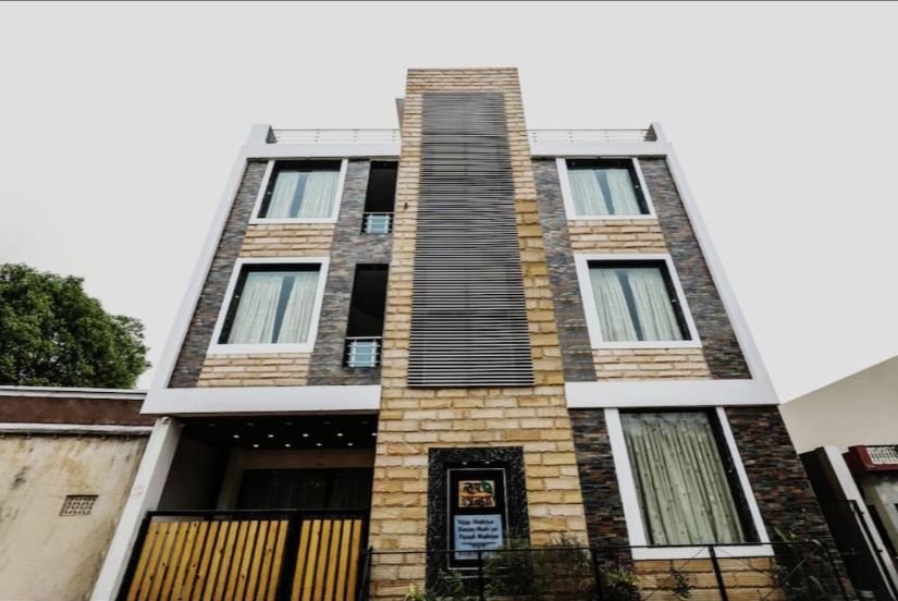 Hotel Roop Kanha Inn 𝗕𝗢𝗢𝗞 Indore Hotel