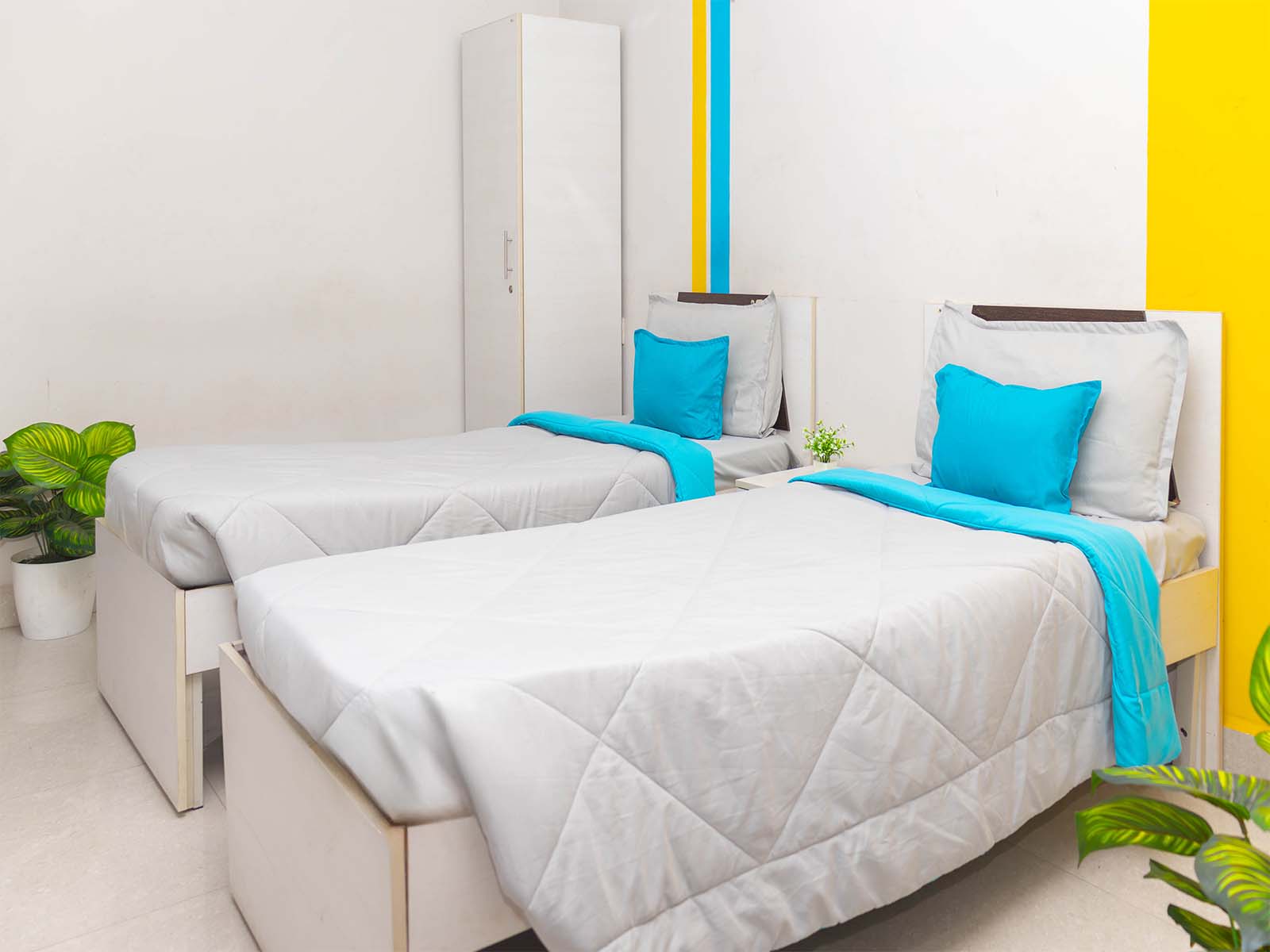 Z Express Silverstone 𝗕𝗢𝗢𝗞 Hyderabad Hotel