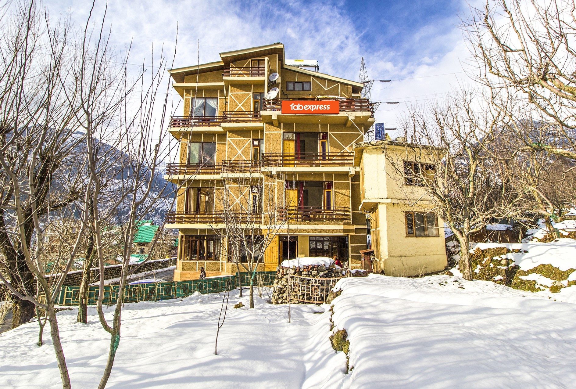 FabHotel Shami Inn 𝗕𝗢𝗢𝗞 Manali Hotel
