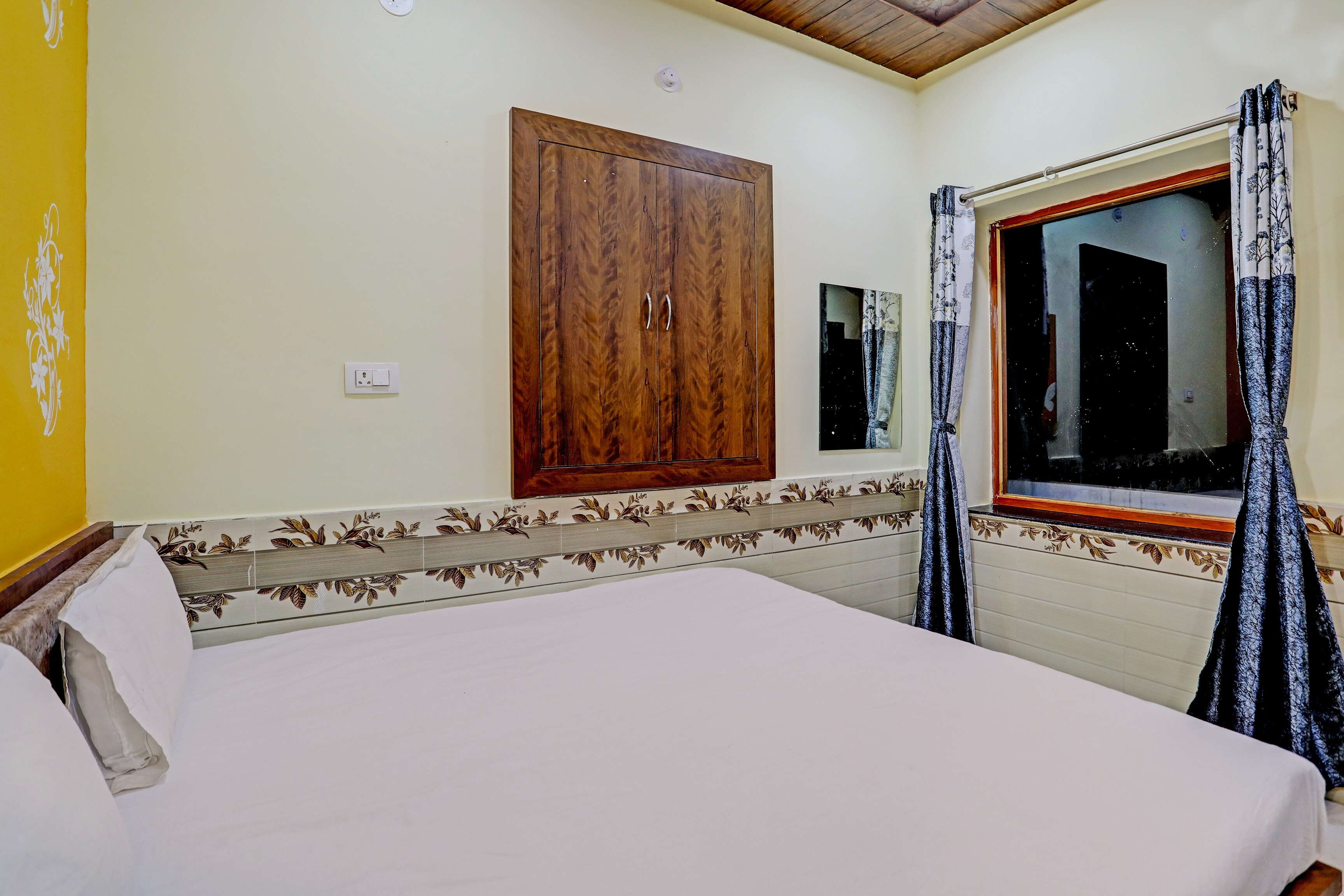 Hotel O Abhi Palace 𝗕𝗢𝗢𝗞 Pipar City Hotel