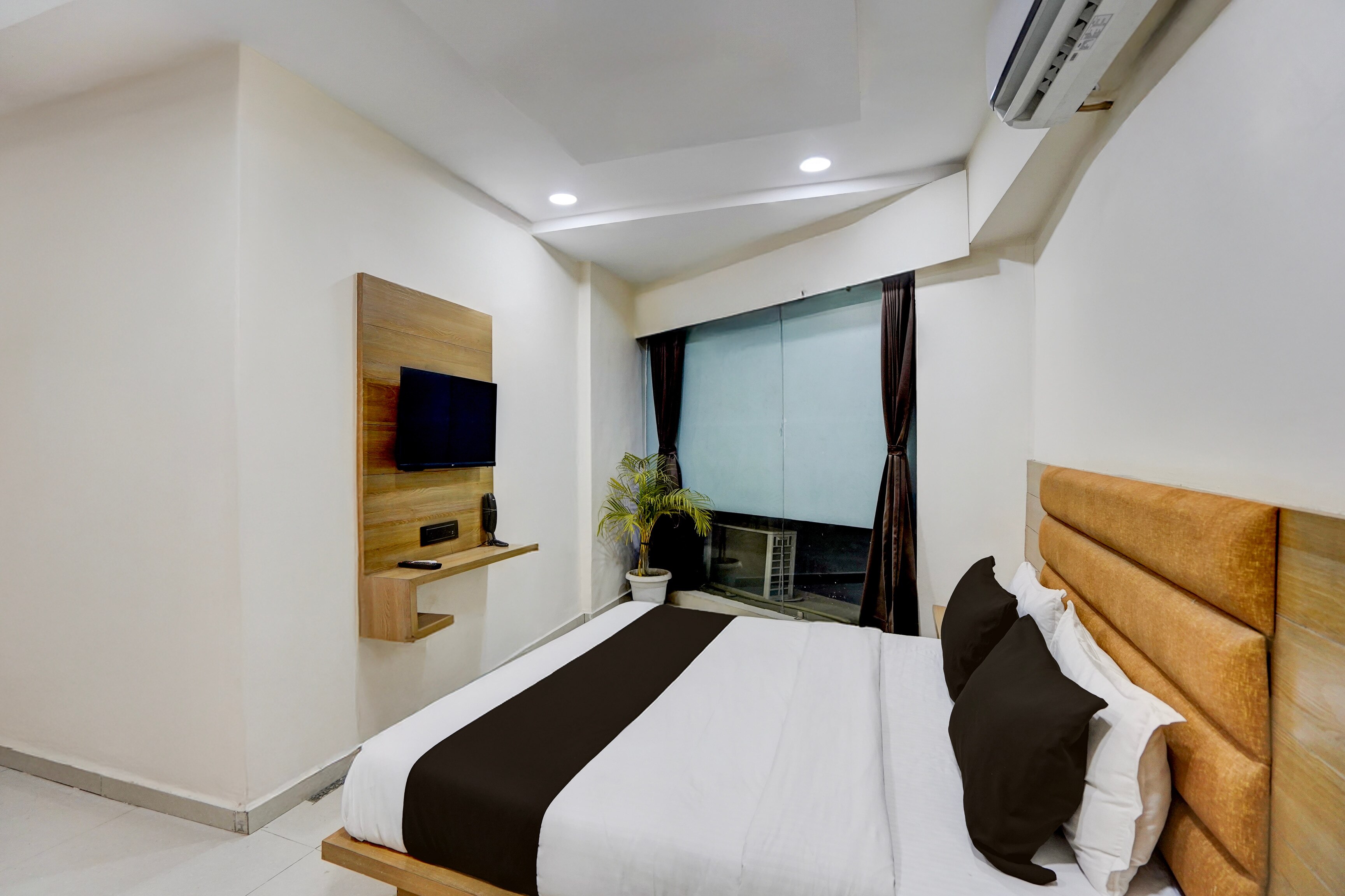 SPOT ON Hotel Konark 𝗕𝗢𝗢𝗞 Daskroi Hotel