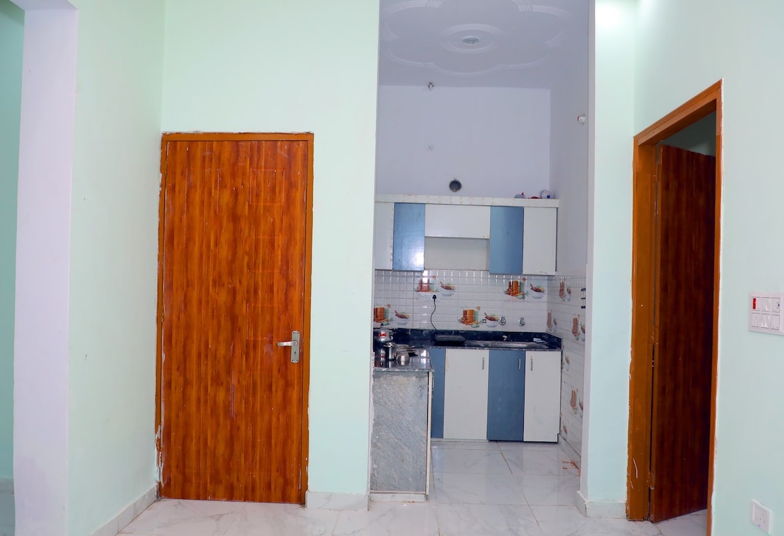Independent Private Flat Modipuram 𝗕𝗢𝗢𝗞 Meerut Homestay